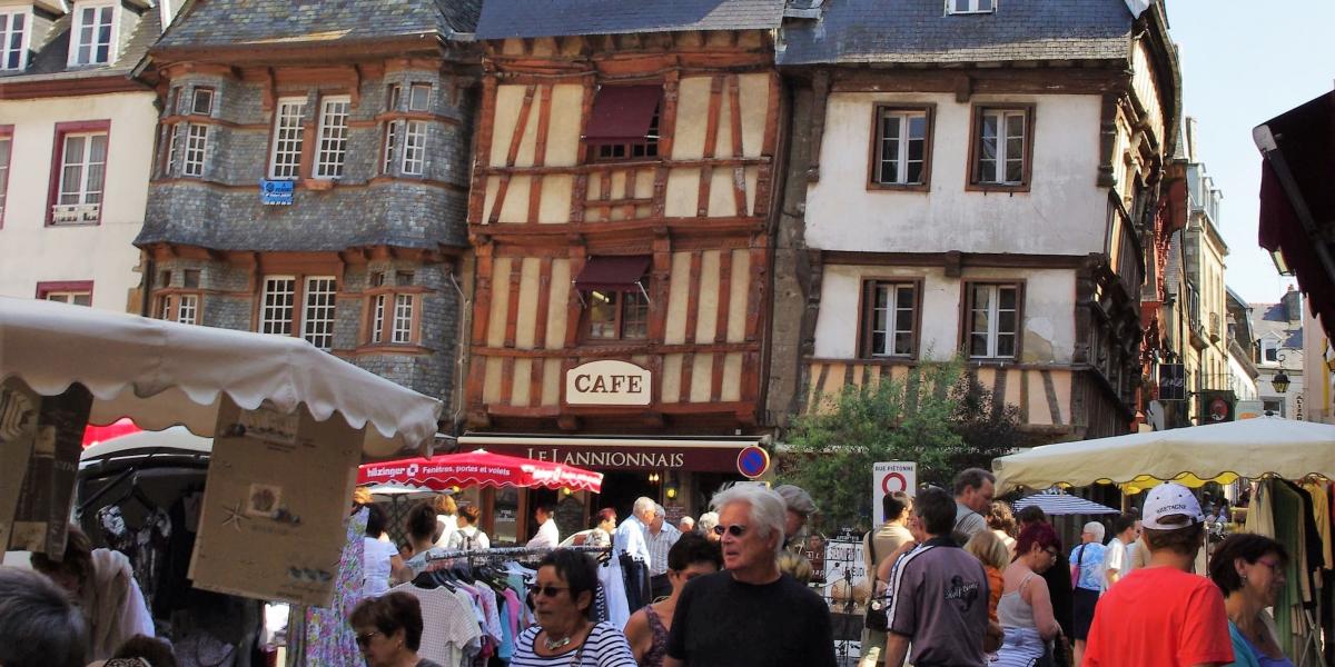 Explorer le marché de Lannion | Office de Tourisme de la Côte de Granit ...