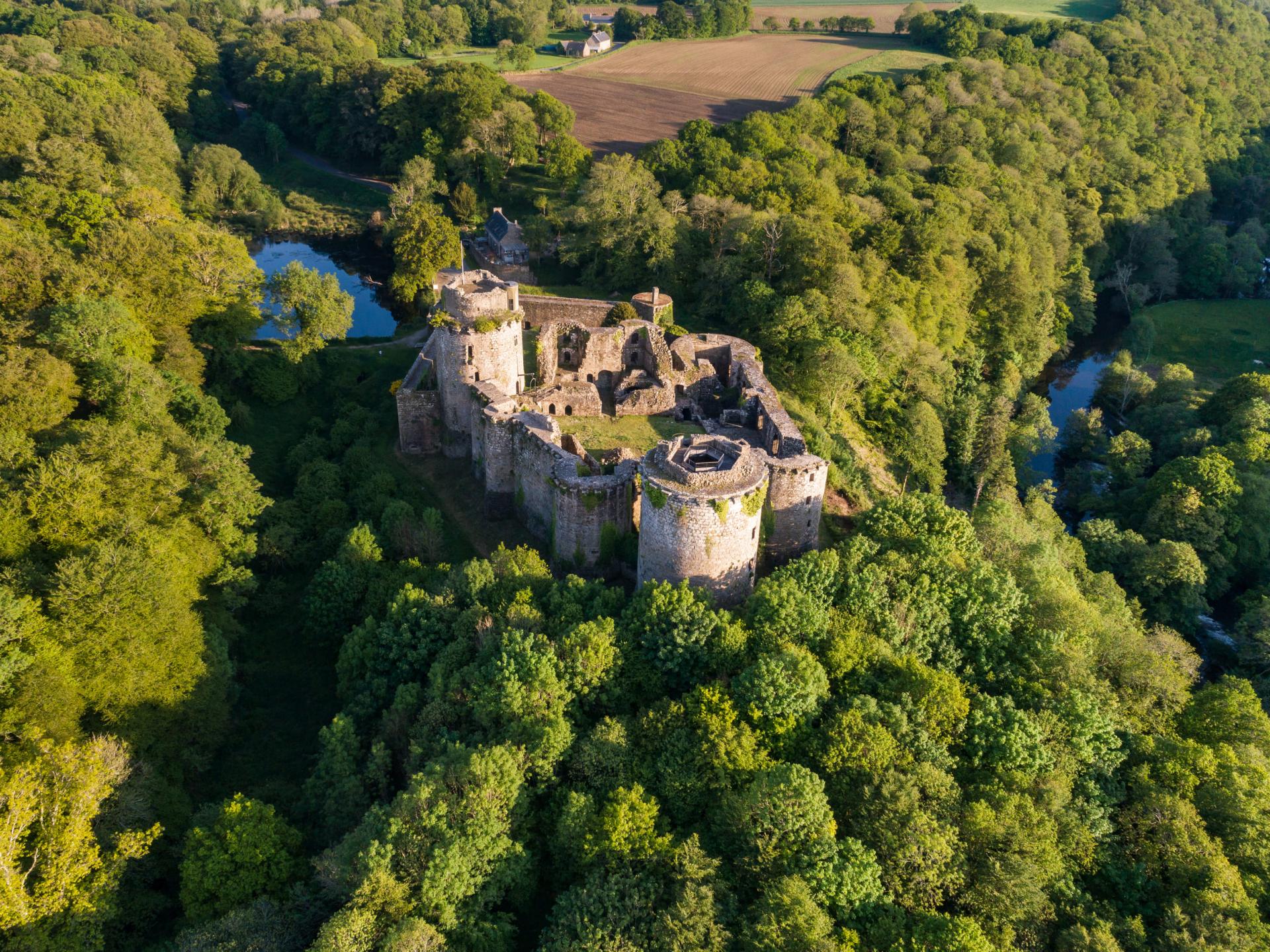 Les châteaux du Trégor | Office de Tourisme de la Côte de Granit Rose
