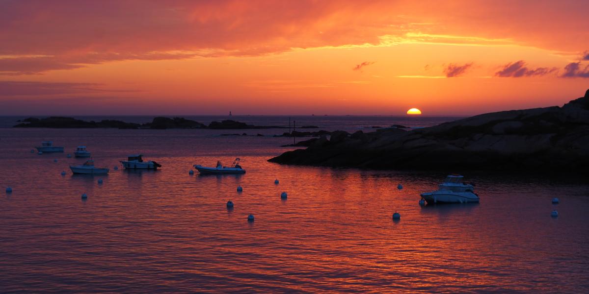Top 10 des spots pour admirer le coucher de soleil en Bretagne | Office ...