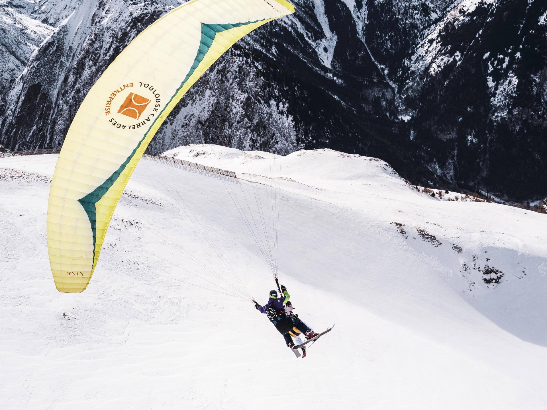PARAGLIDING AND HANG-GLIDING | Ski resort Alps : Les 2 Alpes tourist ...