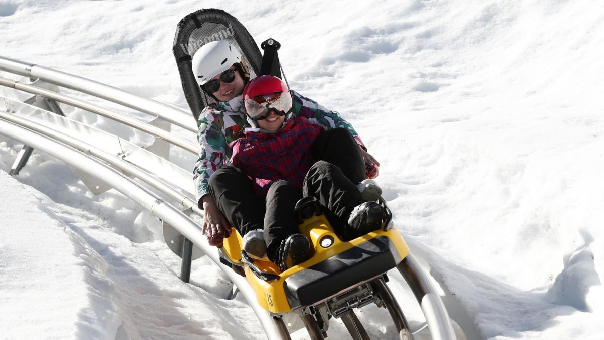 Luge d’été sur rail en Isère – Descente sur piste | Les 7 Laux