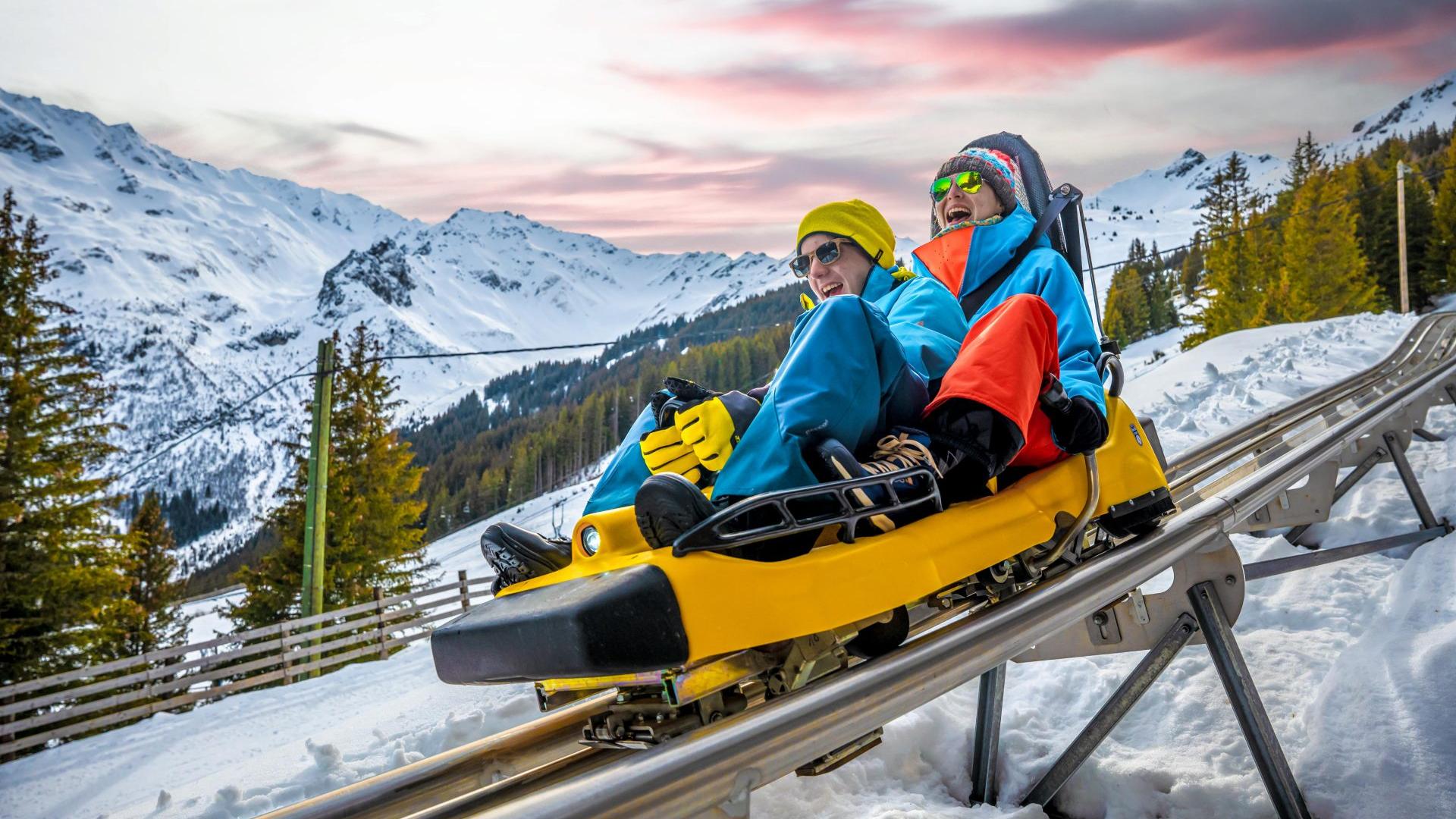 Luge d’été sur rail en Isère – Descente sur piste | Les 7 Laux