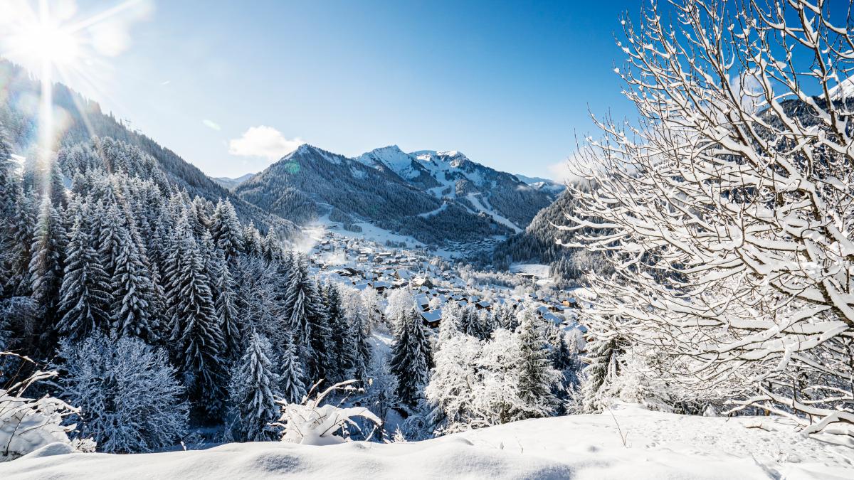 12 stations françaises et suisses – Domaine skiable au cœur des Alpes