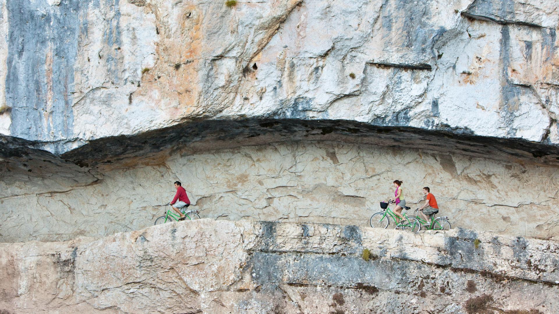 Le chemin de halage de Ganil au bord de la rivière Lot