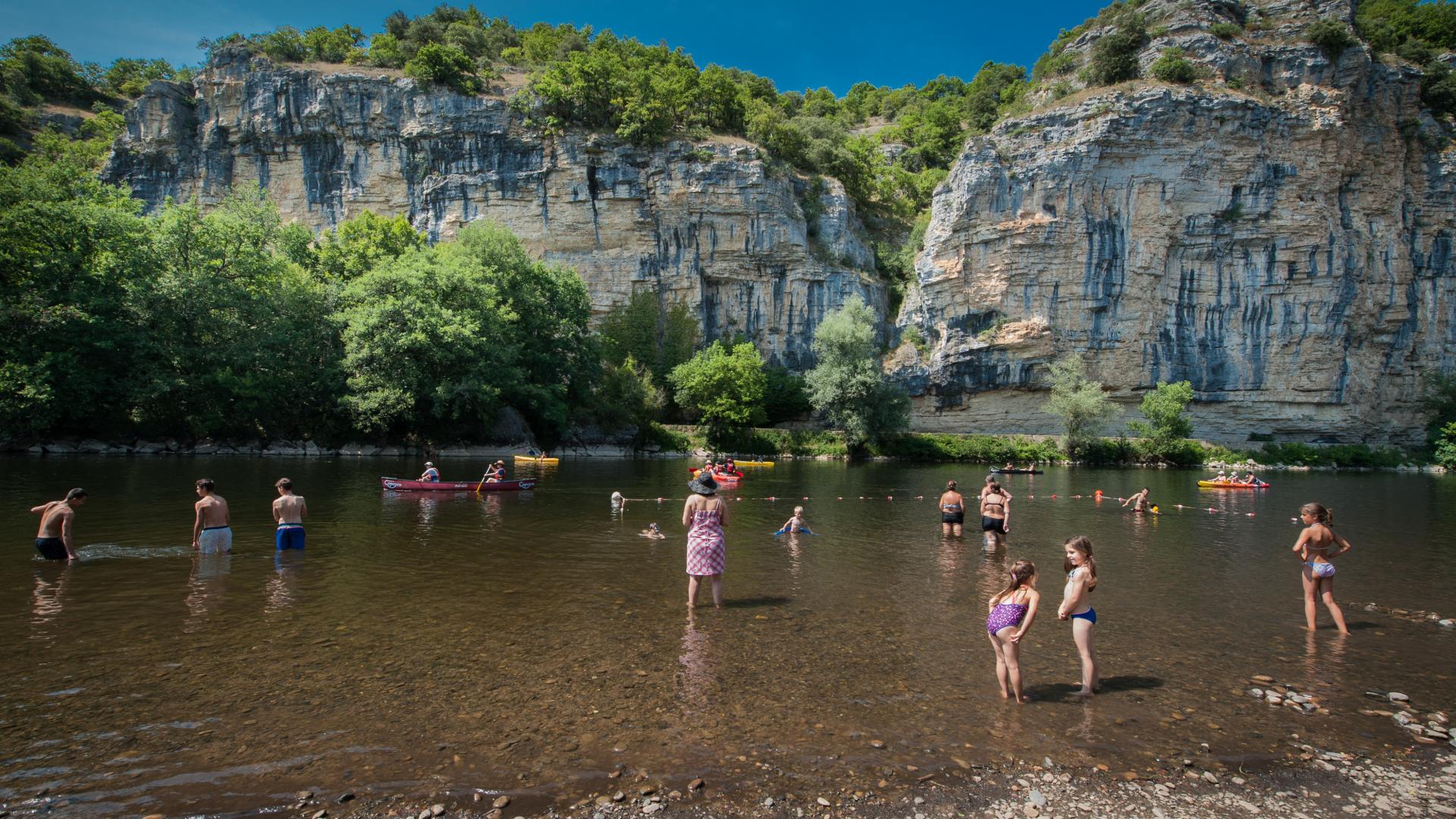 Baignade en eaux naturelles dans Lot