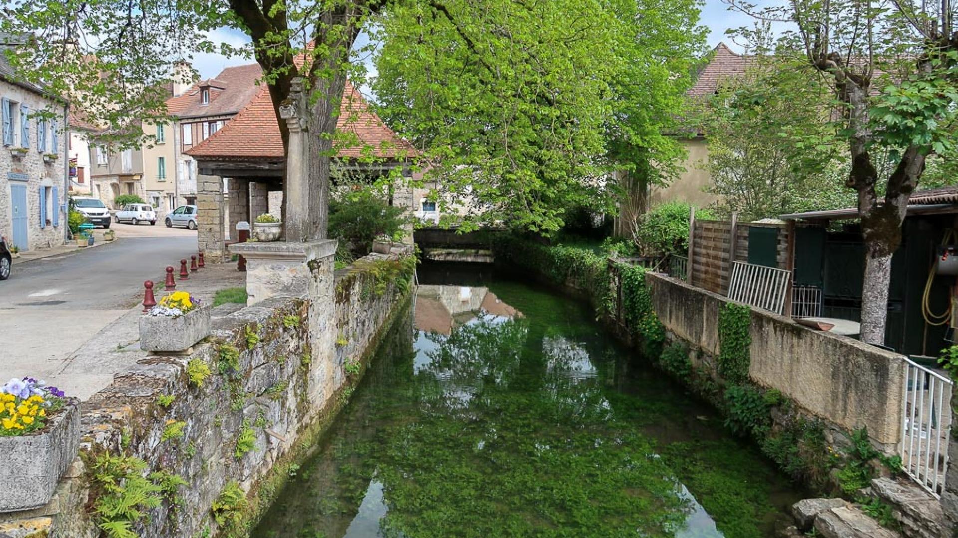 Creysse dans le Lot, village remarquable au bord de la Dordogne ...
