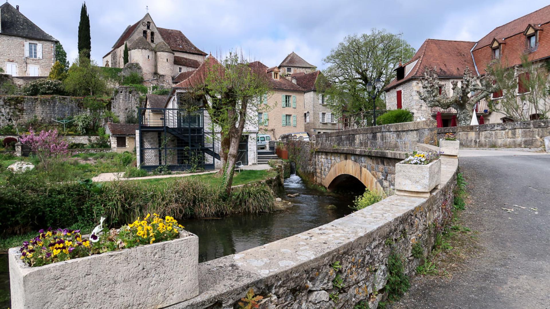 Creysse dans le Lot, village remarquable au bord de la Dordogne ...
