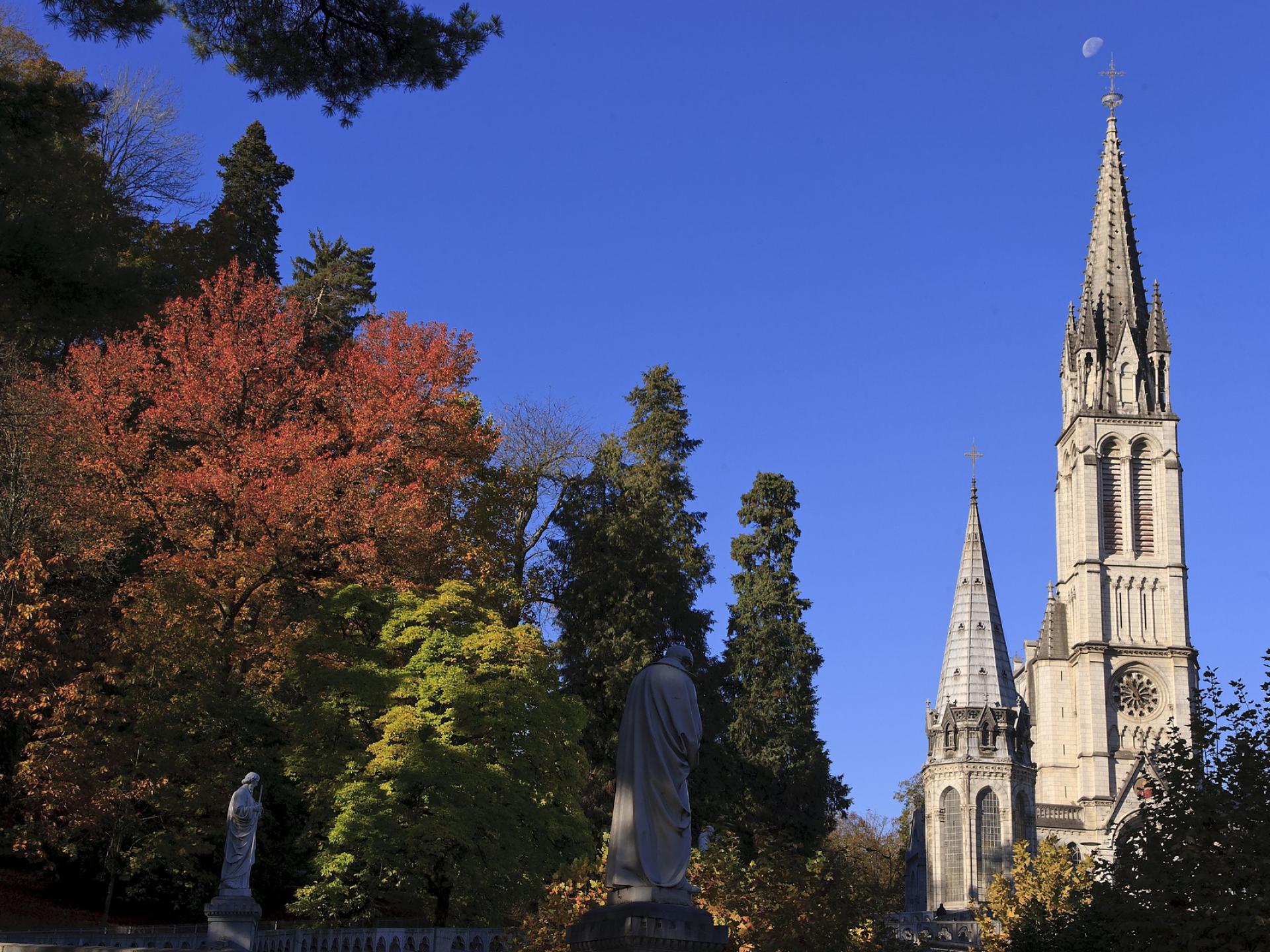 The Basilicas | Lourdes Tourist Office