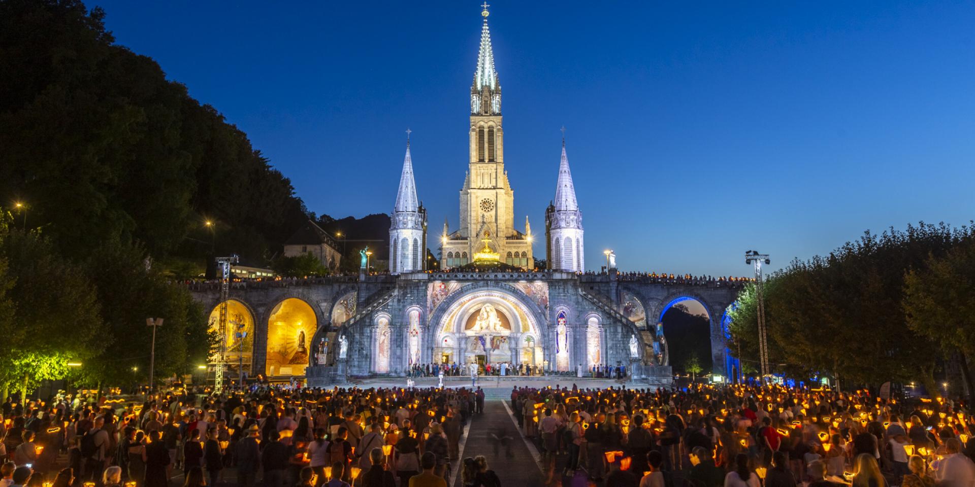 Procesja | Biuro turystyczne w Lourdes