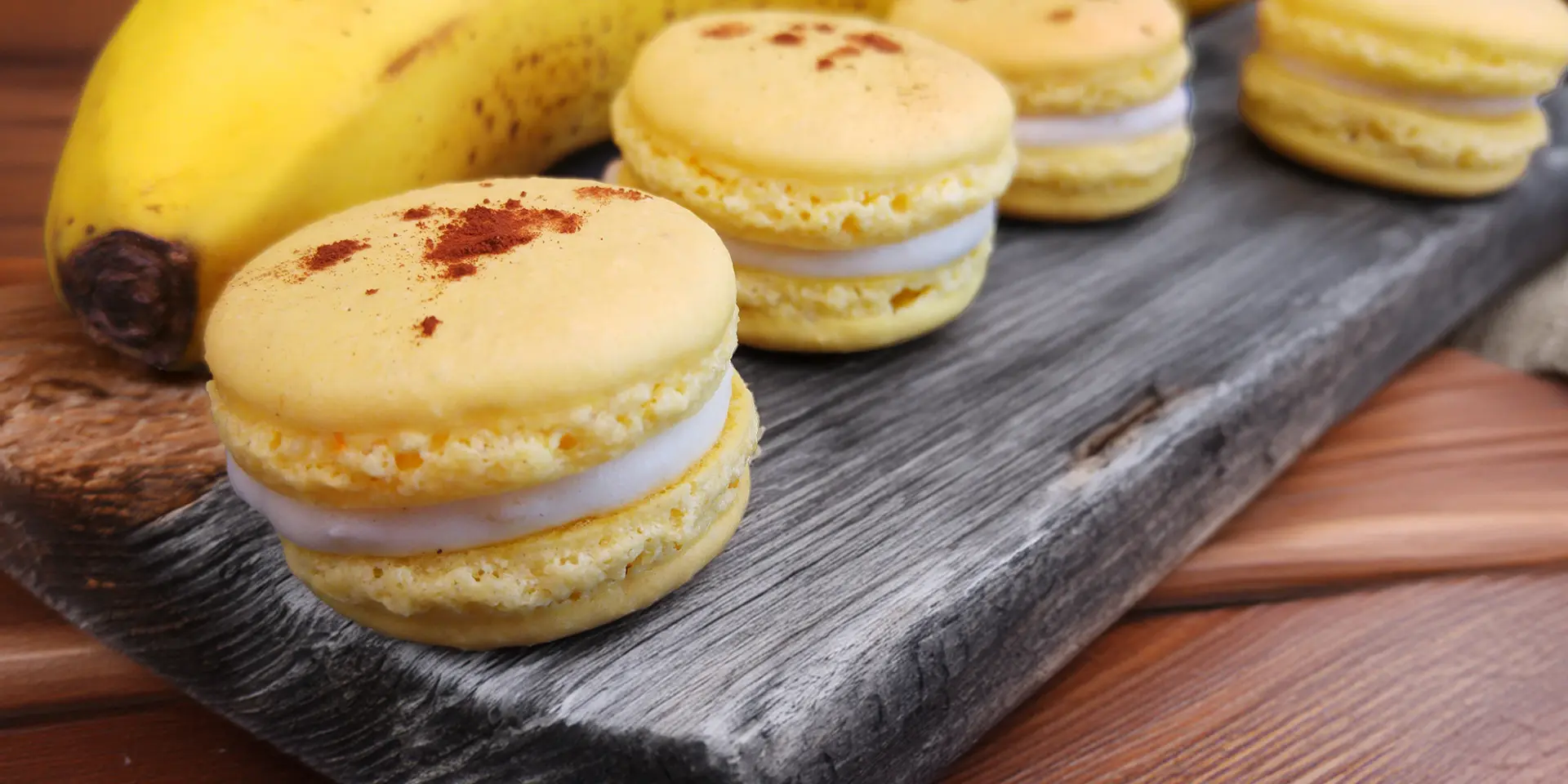 Recette des Macarons banane et caramel beurre salé | Martinique Tour