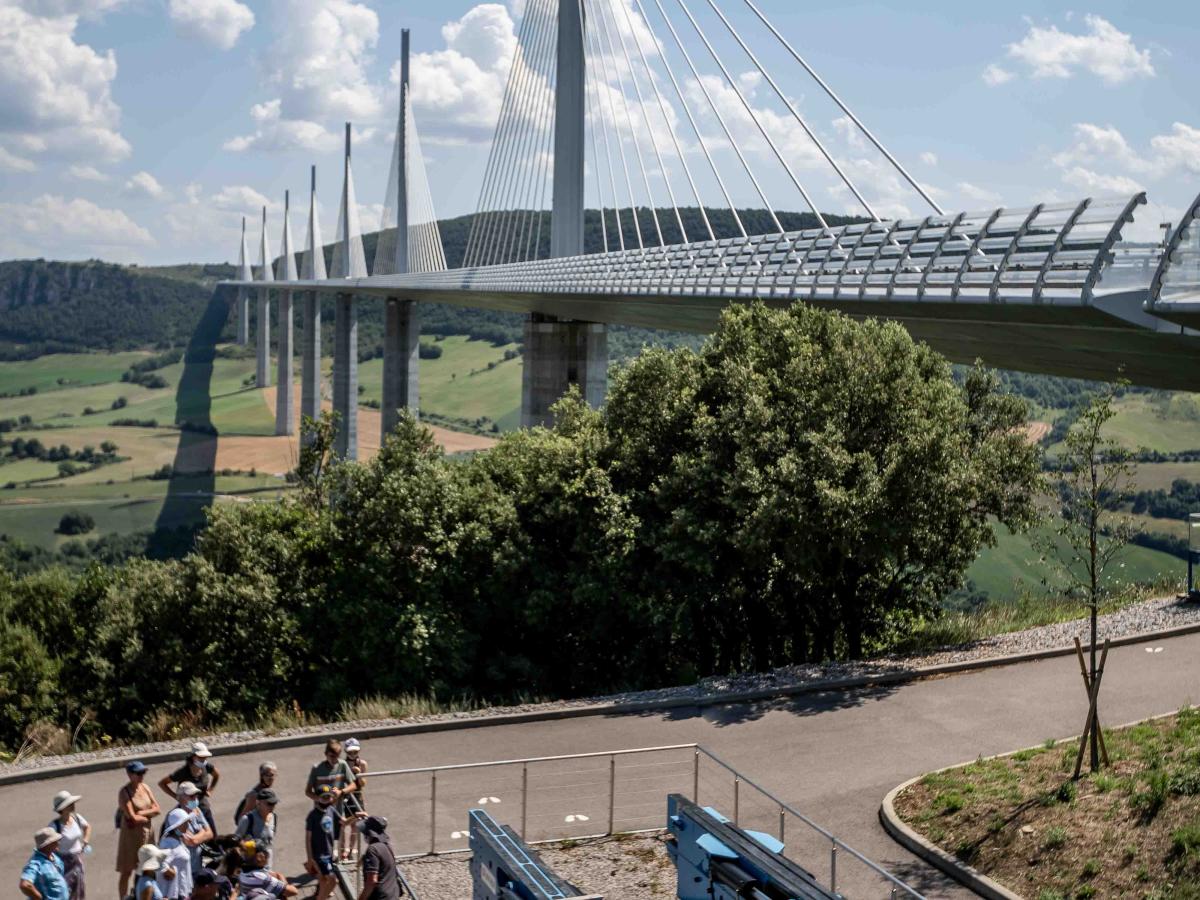 Bus excursion to the most famous of the Viaducts | Explore Millau