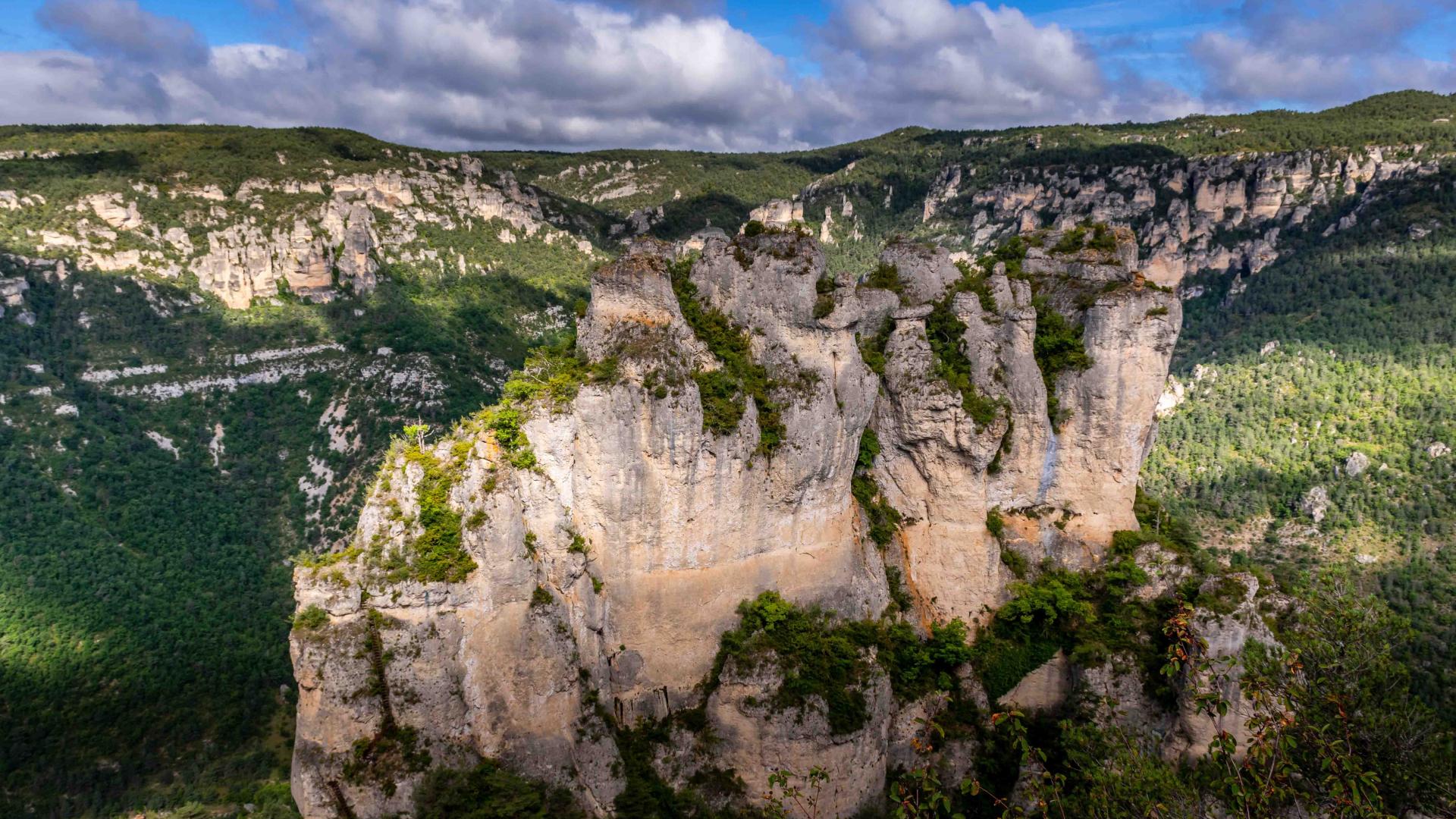 Top 3 hikes with ladders in the Gorges du Tarn | Explore Millau