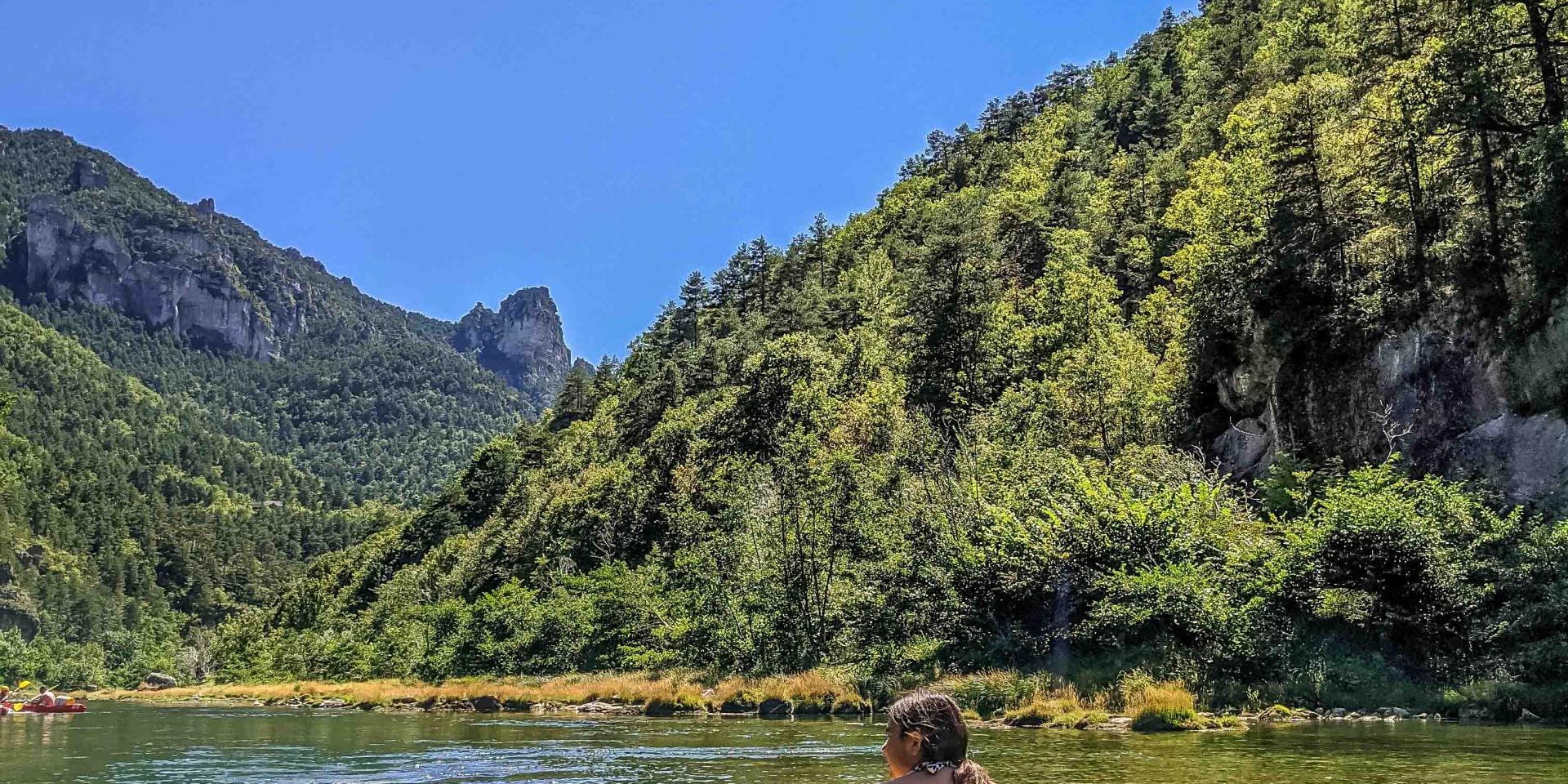 Canoë dans les Gorges du Tarn avec son chien | Explore Millau