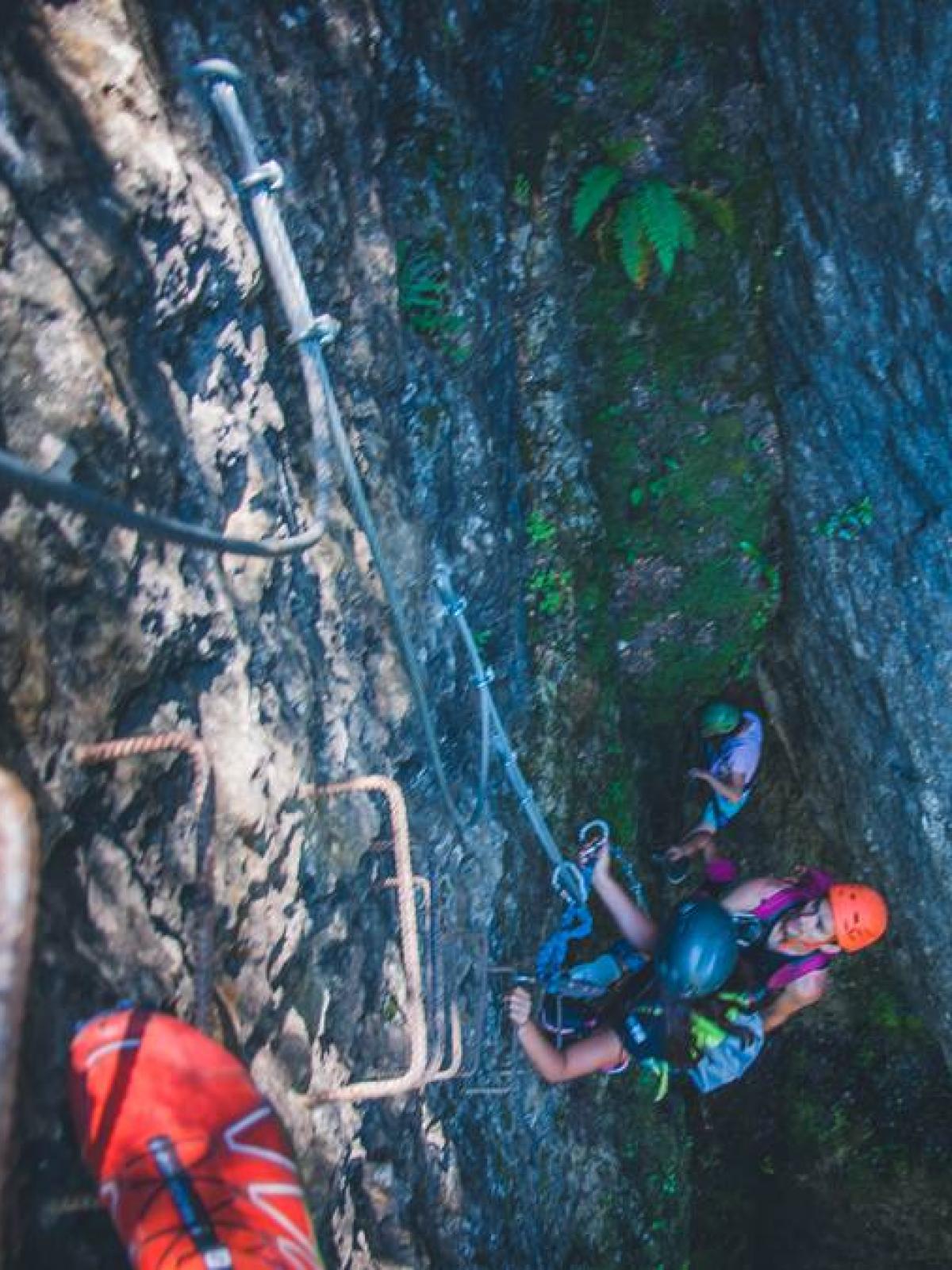 Via ferrata et tyroliennes à la Cité de Pierres | Explore Millau