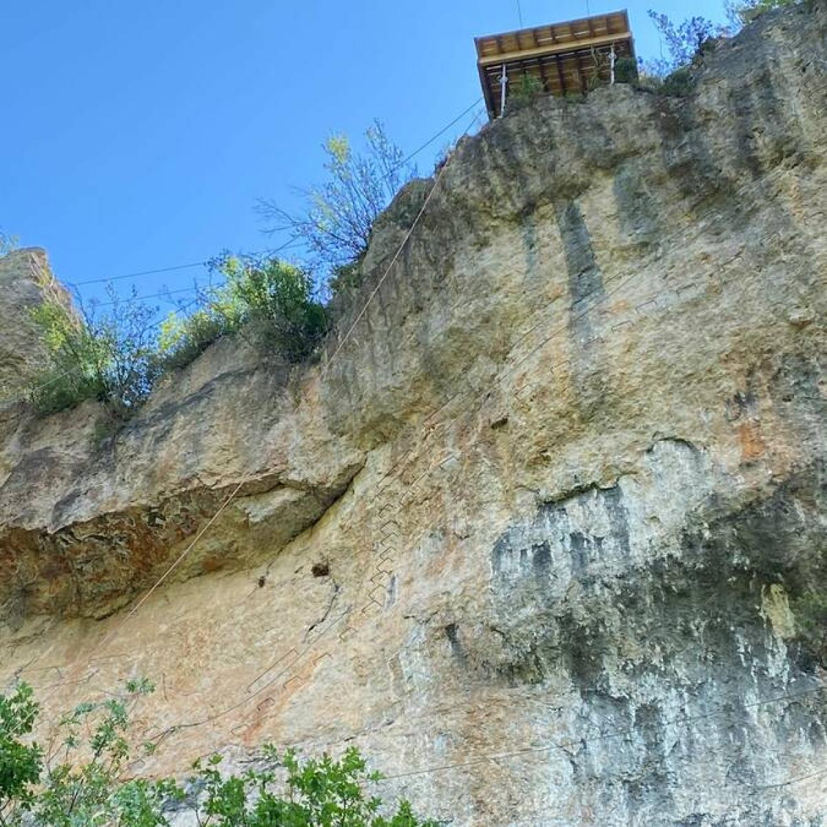 Un saut pendulaire dans les Gorges de la Dourbie | Explore Millau