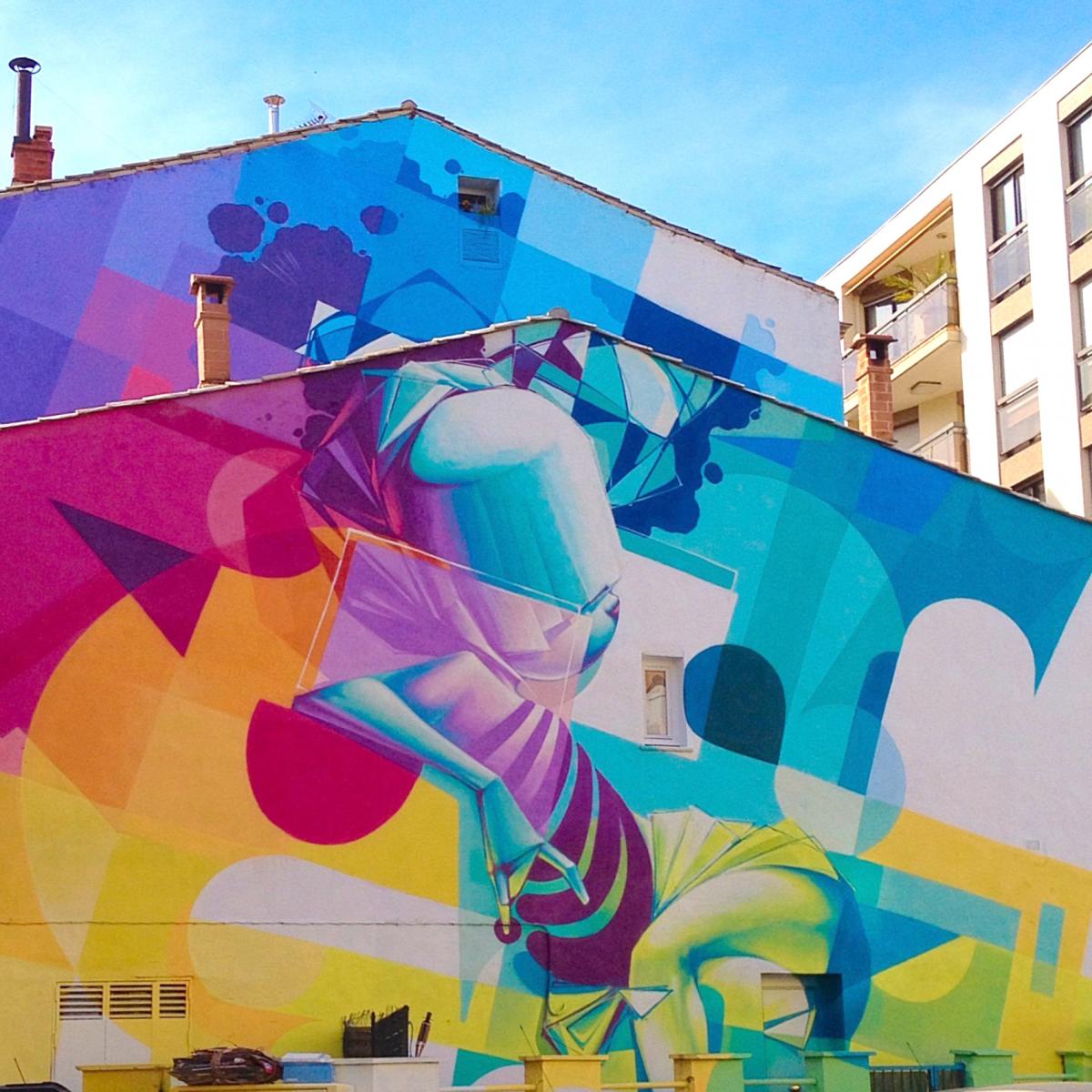 I learn about graffiti in Montpellier on a guided street art tour ...