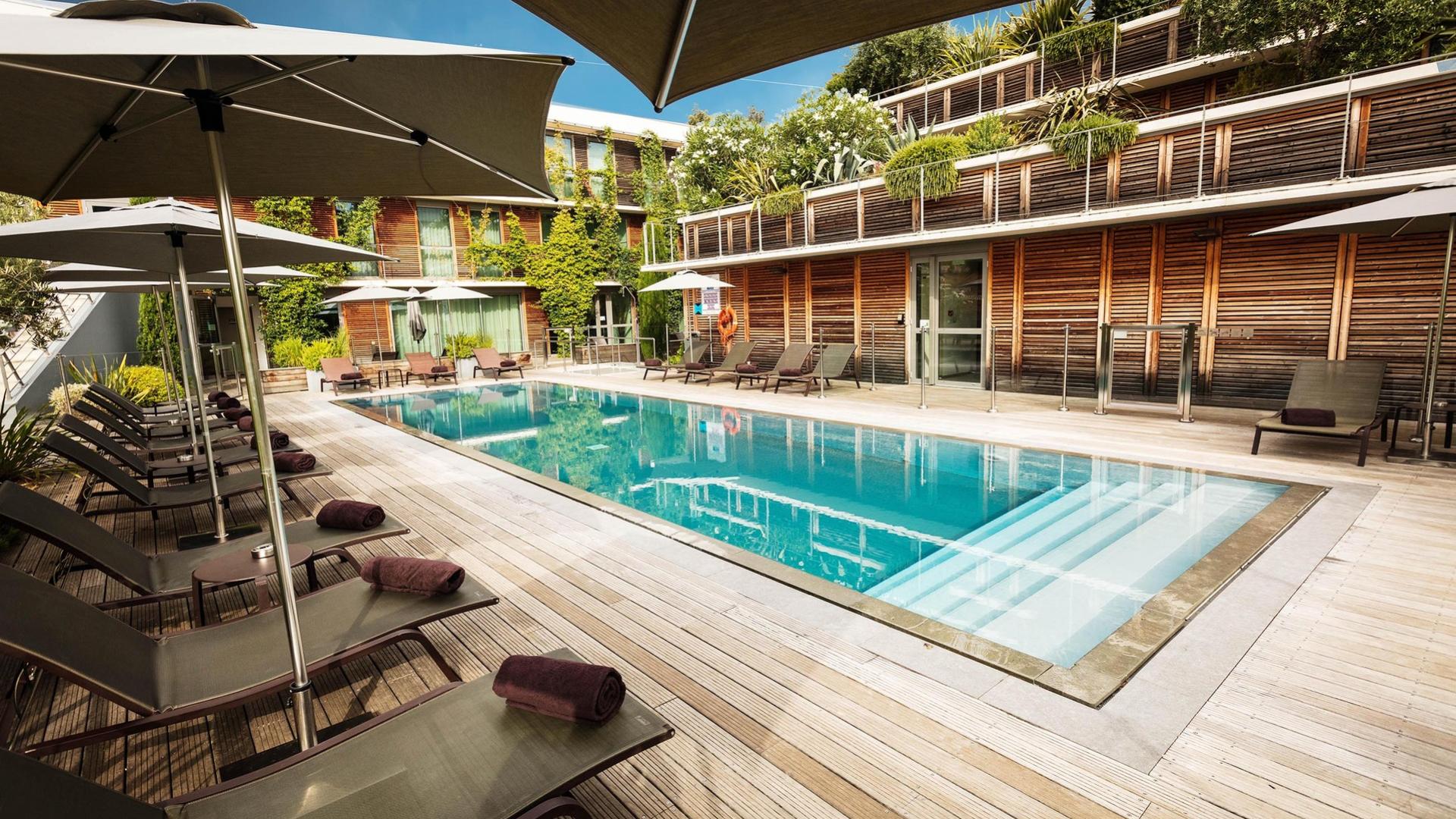 Seaside stay – swimming pool | Montpellier Tourism