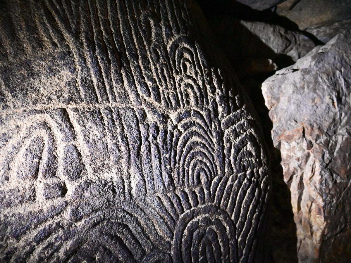 Le cairn de Gavrinis, un lieu exceptionnel sur une île mystérieuse ...