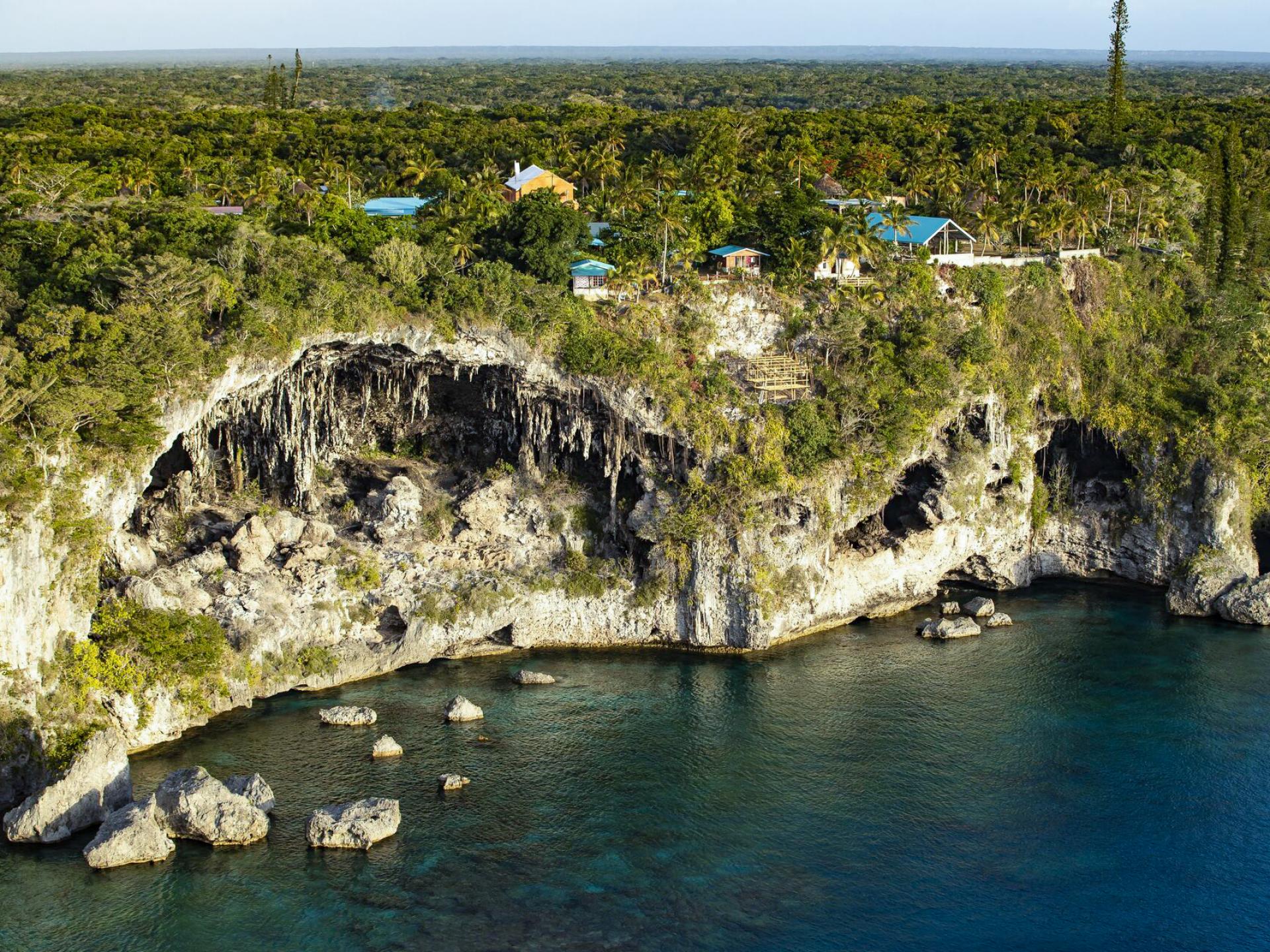 Visit the Cliffs of Jokin in Lifou | New Caledonia Tourism: The ...