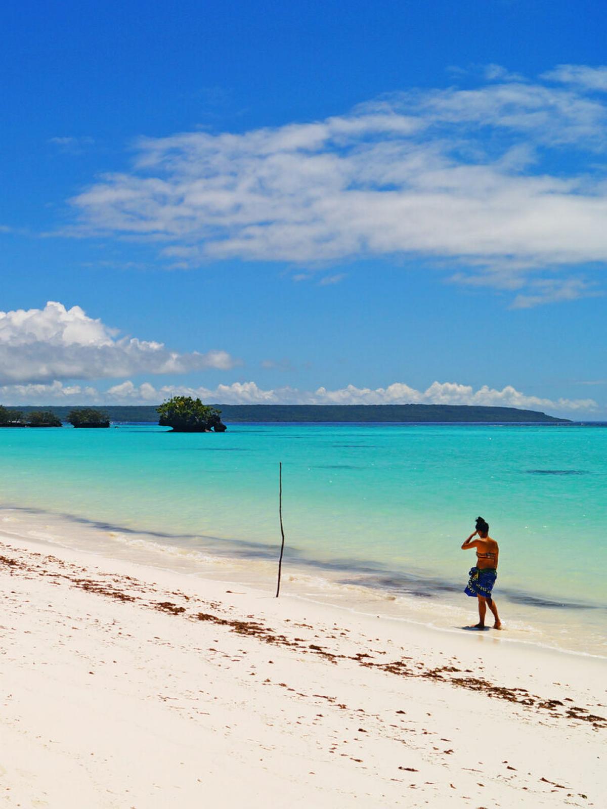 Luengöni beach and caves in Lifou | New Caledonia Tourism: The official ...