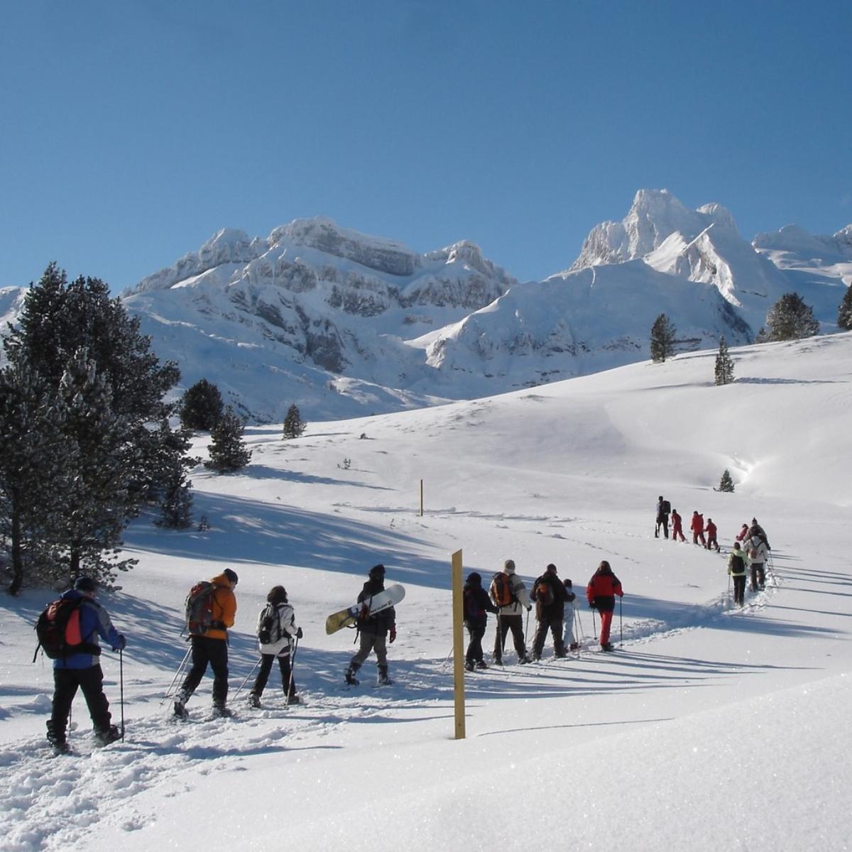 Randonnées raquettes Pyrénées Béarnaises : Balade raquette Issarbe, la ...