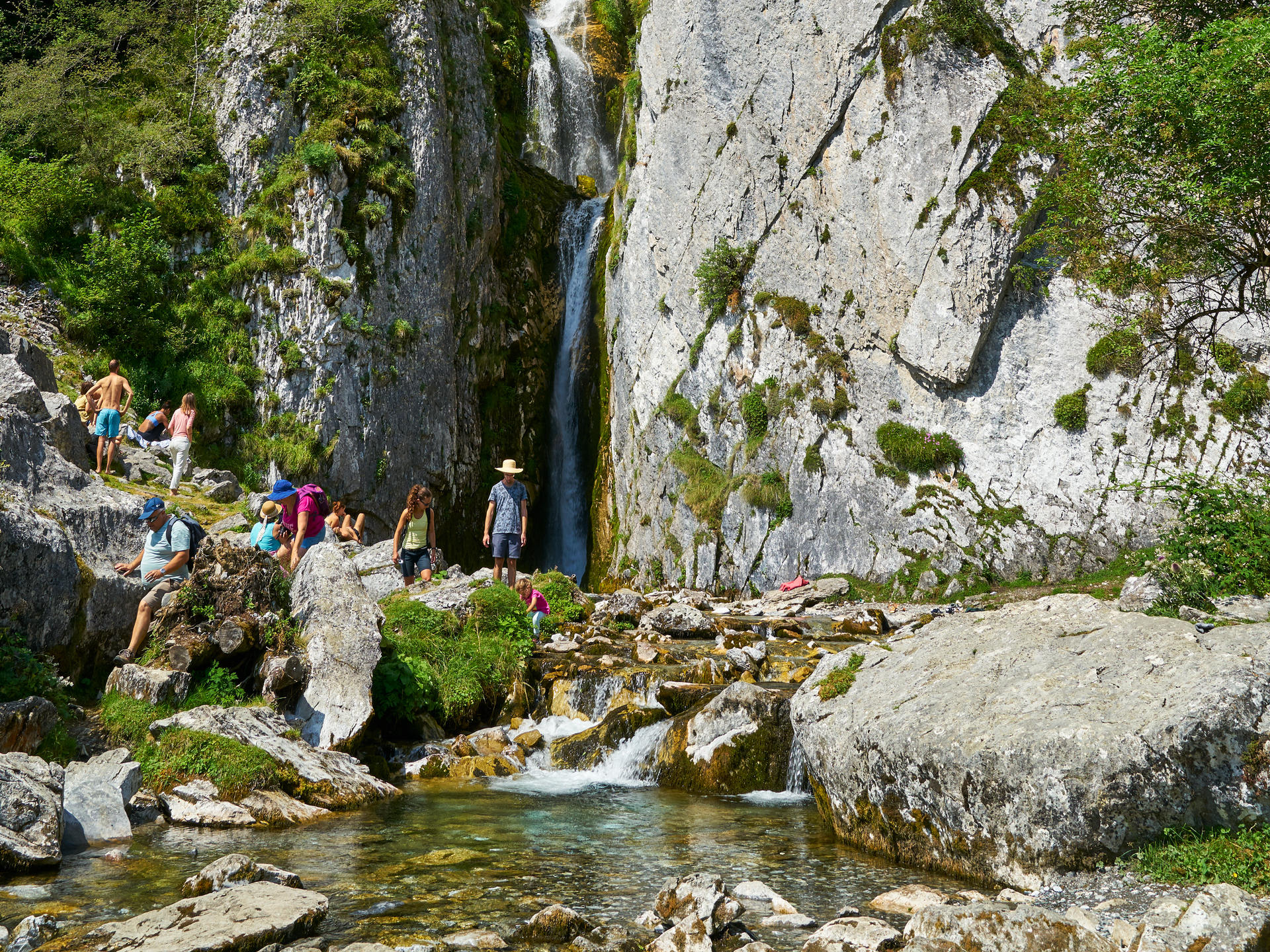 Cirque de Lescun tourisme : Randonnée, balade guidée Cirque de Lescun ...