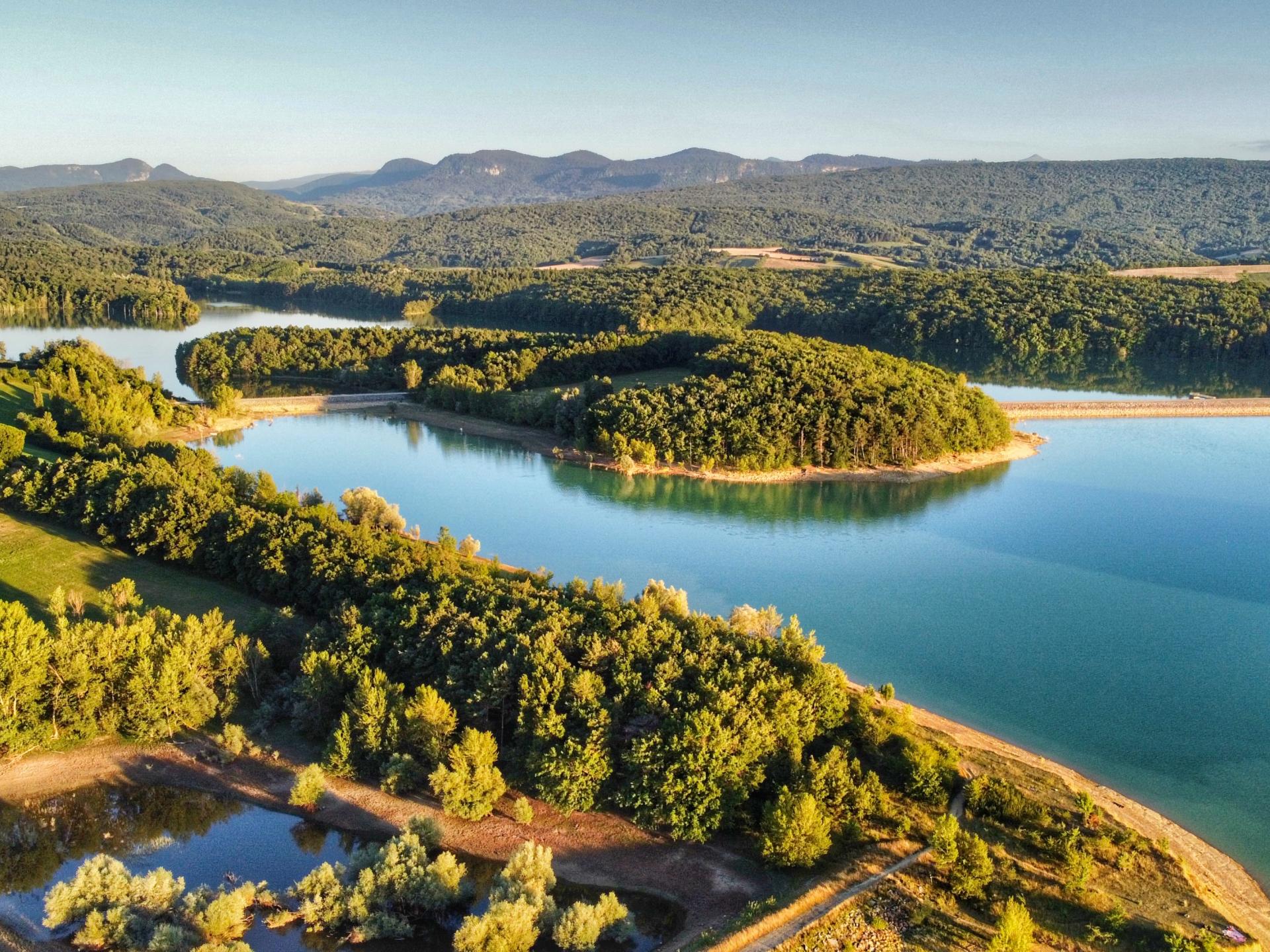 Montbel lake | Official website of the Office de Tourisme des Pyrénées ...