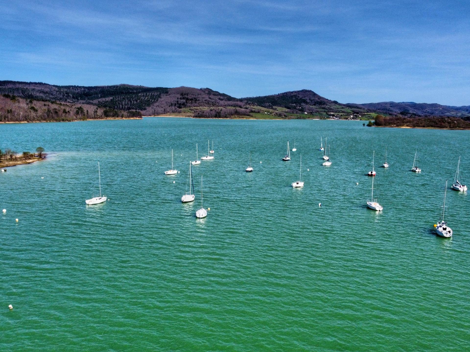 Montbel lake | Official website of the Office de Tourisme des Pyrénées ...