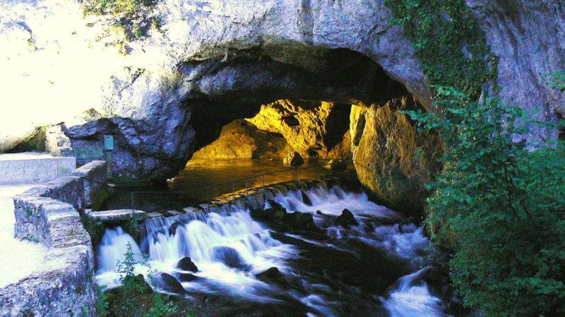 La fontaine intermittente de Fontestorbes | Site Officiel de l'Office ...
