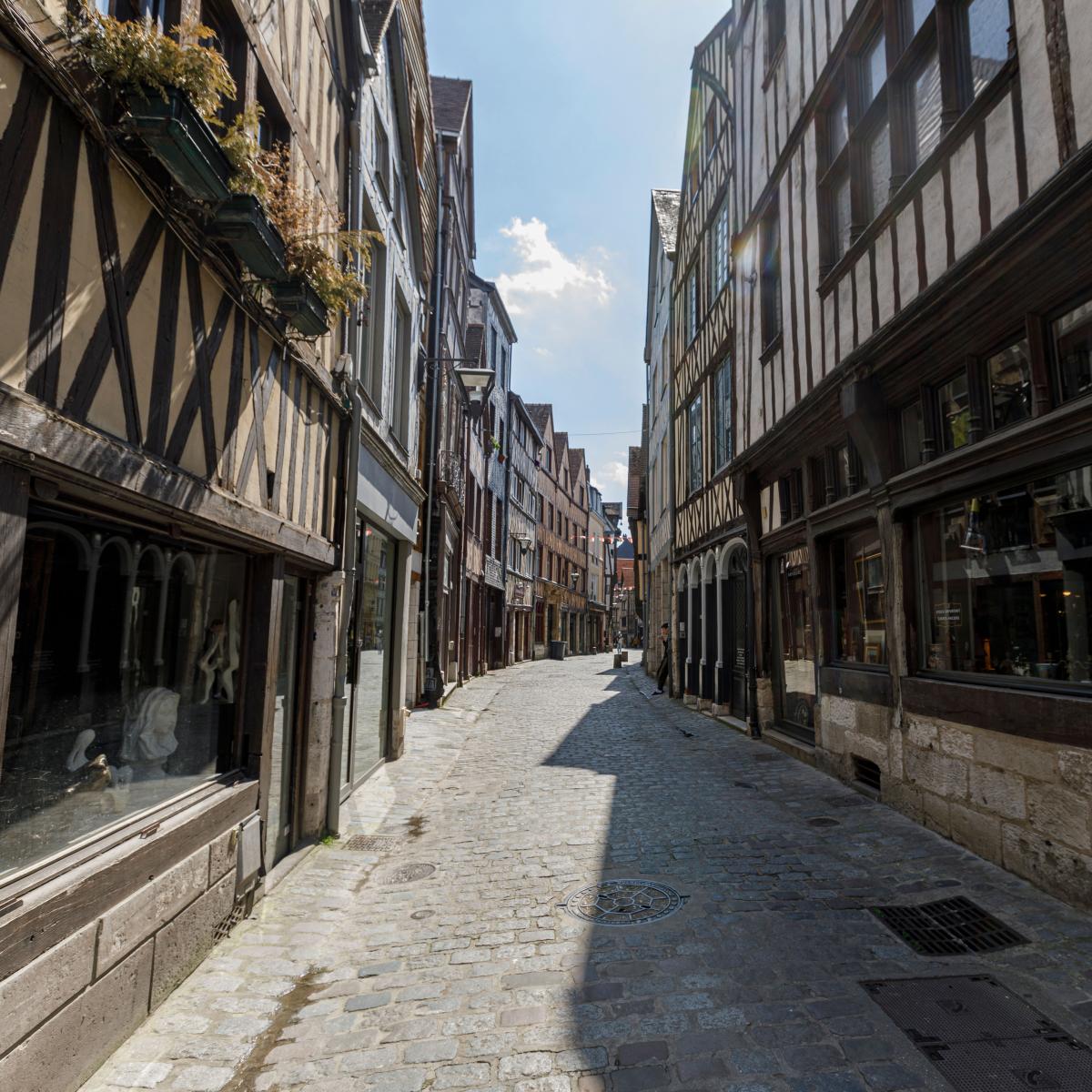 Le quartier Saint-Maclou de Rouen : des antiquaires à l’Aître
