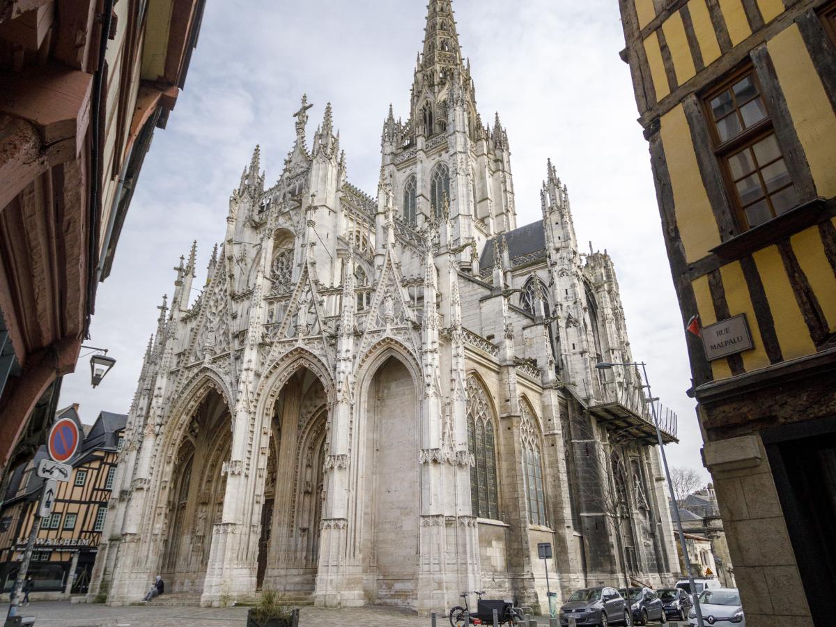 Le quartier Saint-Maclou de Rouen : des antiquaires à l’Aître