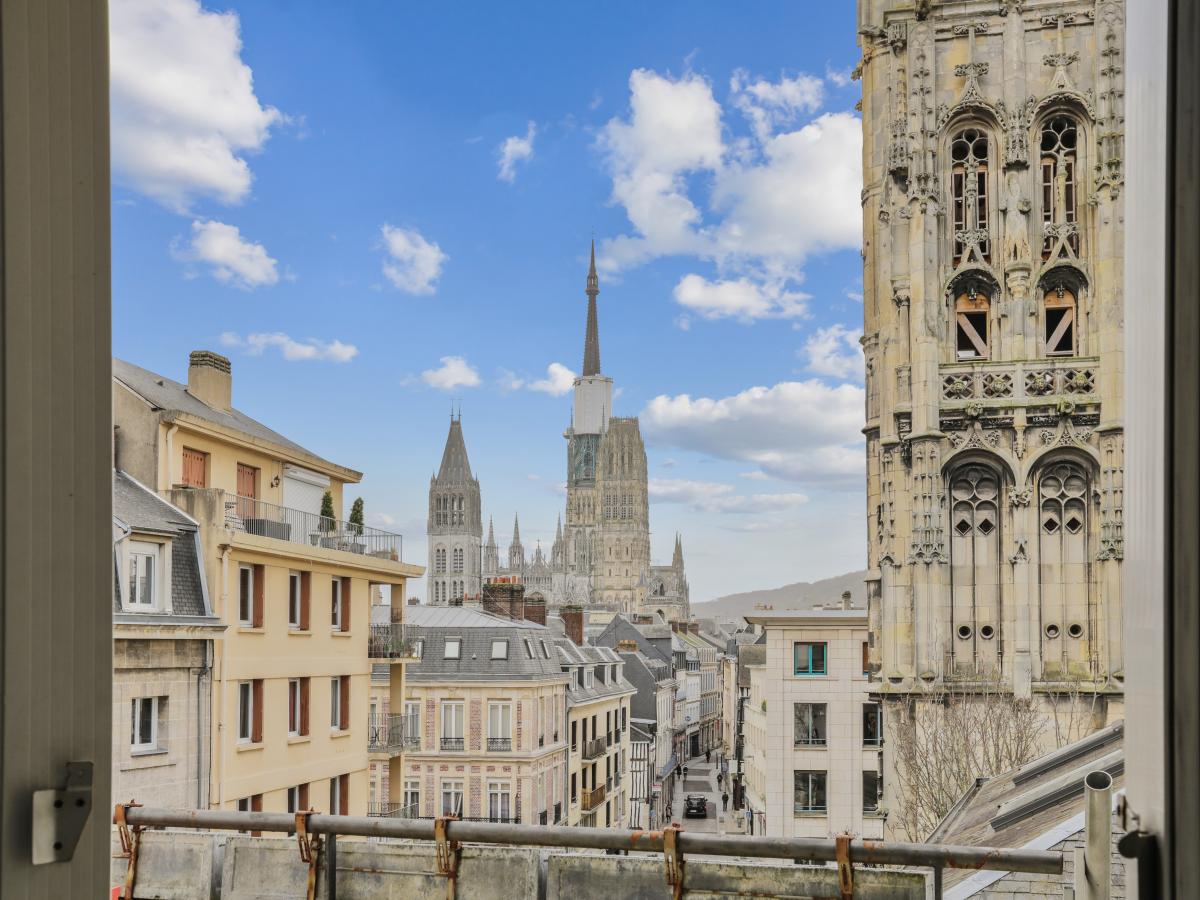 Panorama Magique: Rooms with a View of Rouen and its Monuments