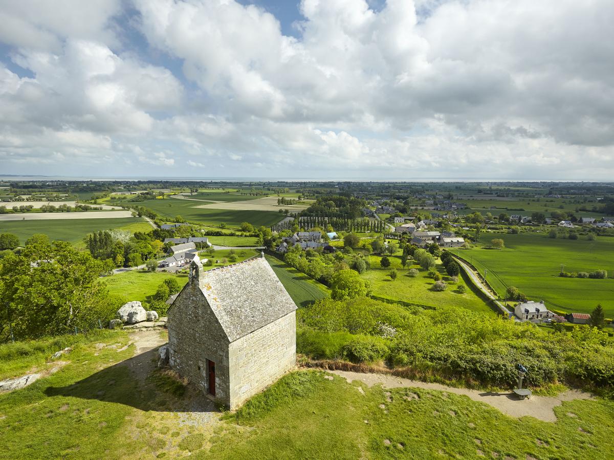 Dol-de-Bretagne La Cité Rayonnante | Saint-Malo – Mont-Saint-Michel Bay ...