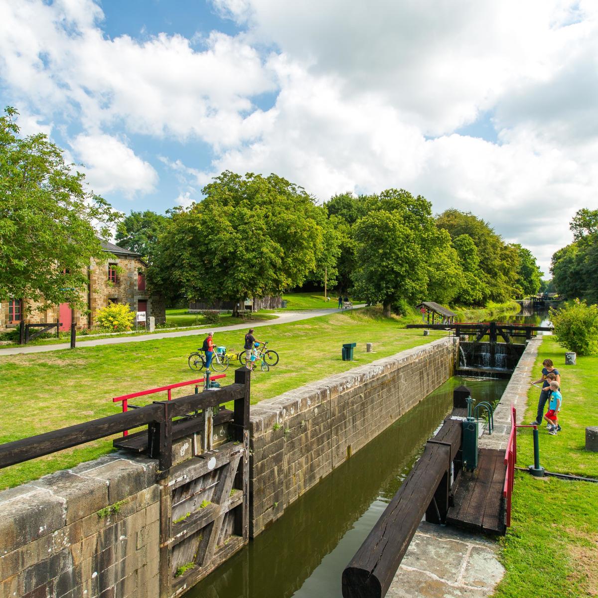 Les 11 écluses prouesse technique et les maisons éclusières. | Saint ...