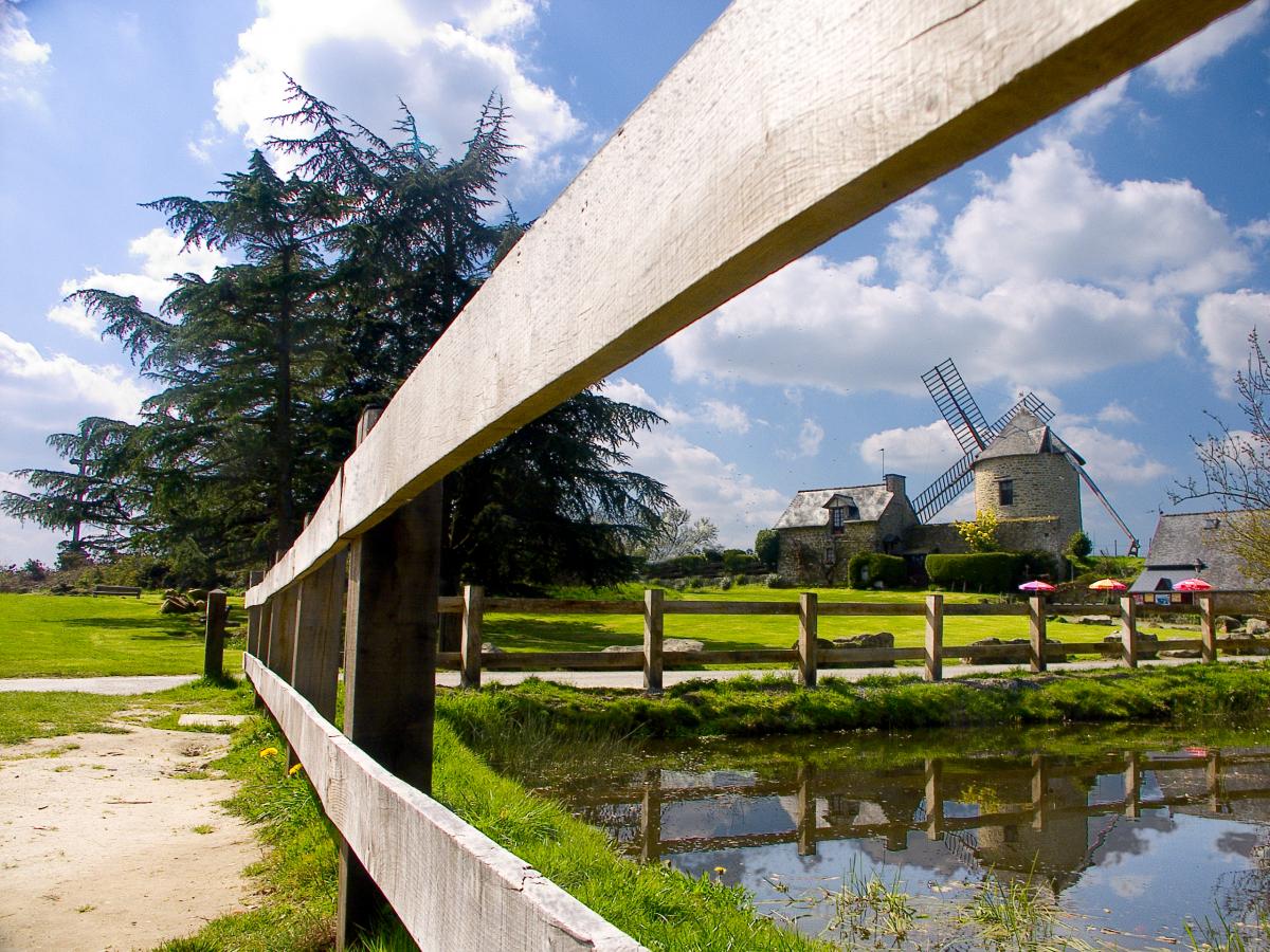 Admirer la vue panoramique depuis le Mont-Dol | Saint-Malo – Baie du ...