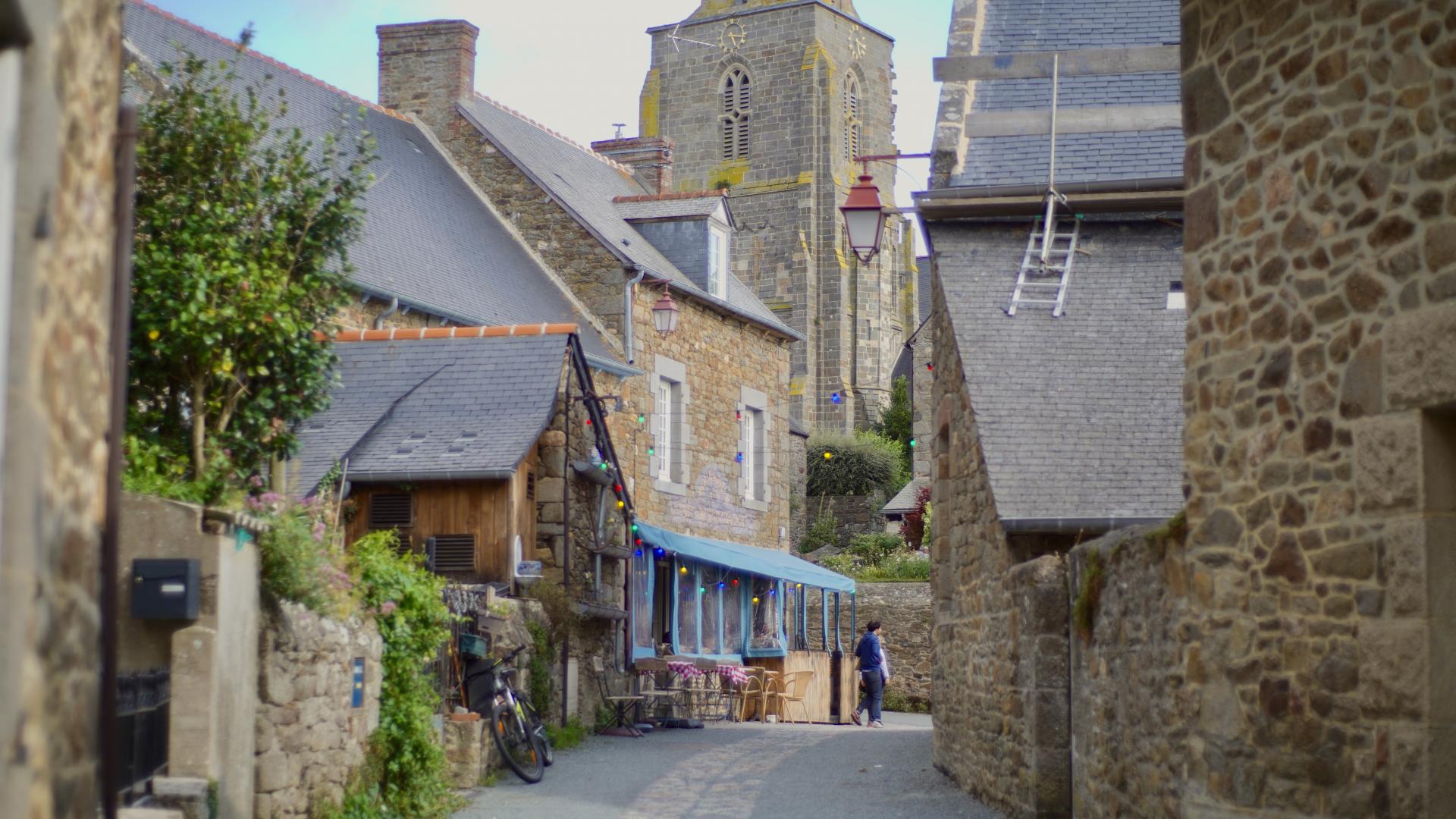 Flâner dans le dédale des ruettes de Saint-Suliac | Saint-Malo – Baie ...