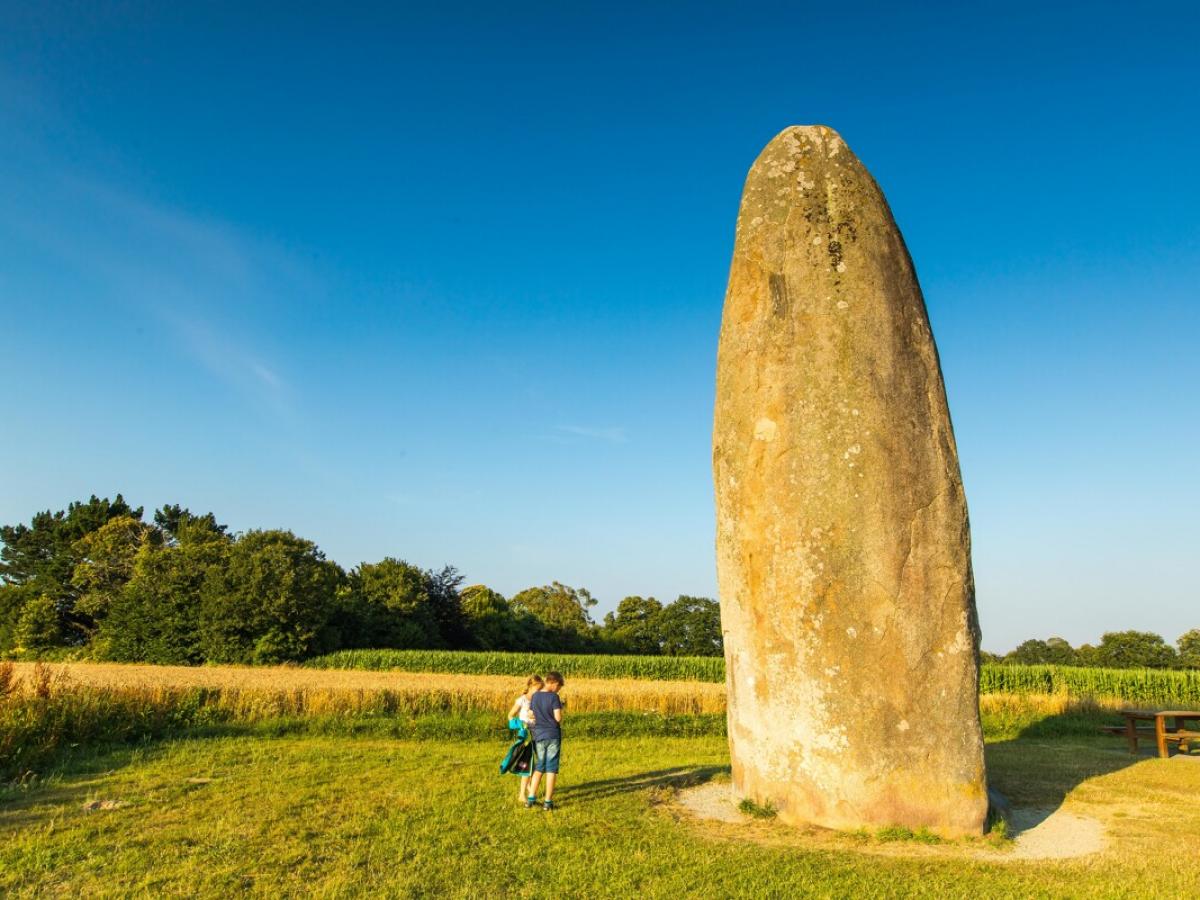 Le Menhir du Champ Dolent | Saint-Malo – Mont-Saint-Michel Bay – Tourism