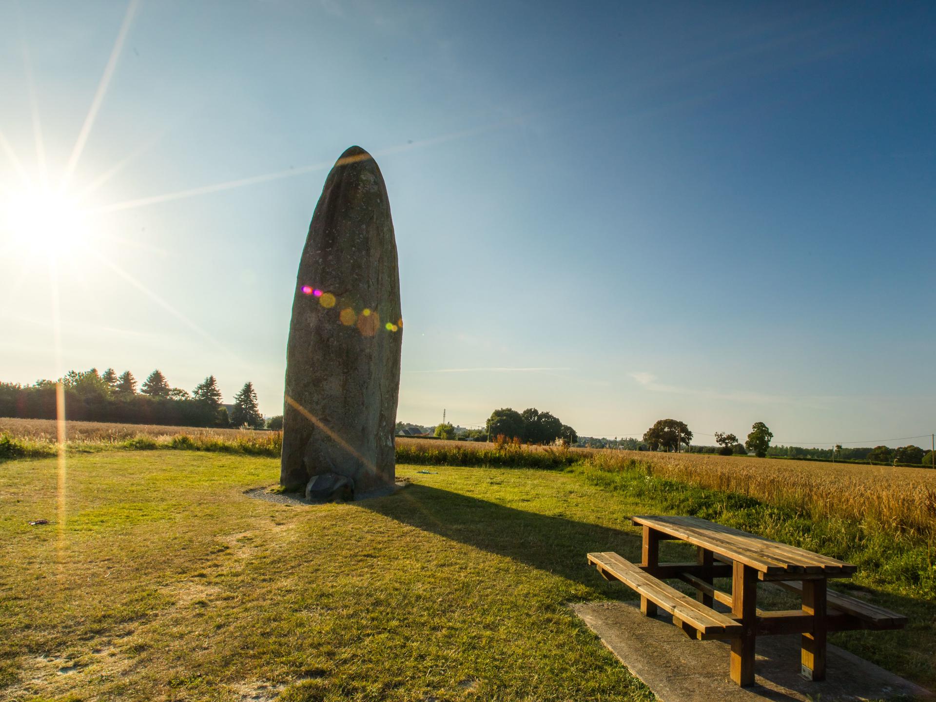 Le Menhir du Champ Dolent | Saint-Malo – Baie du Mont-Saint-Michel ...