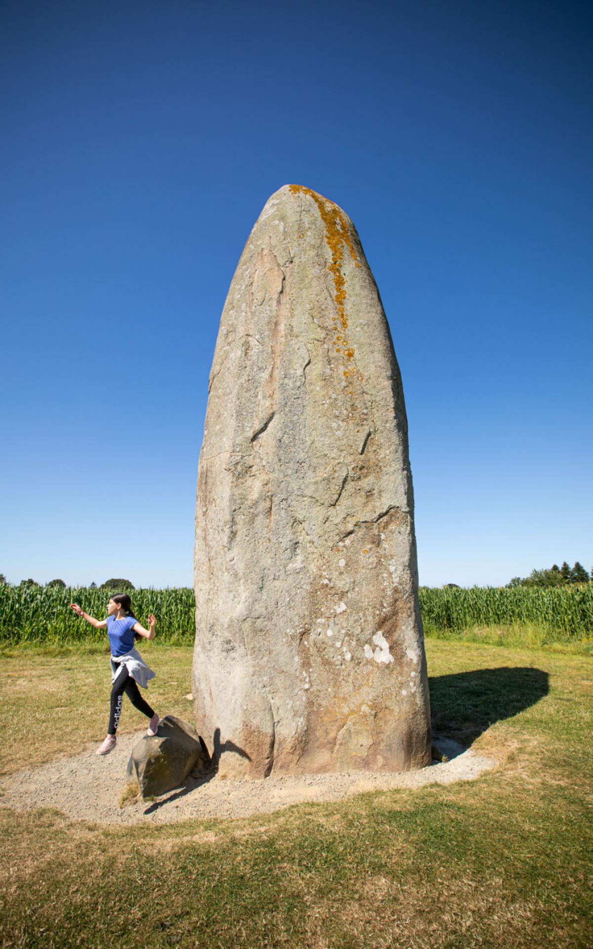 Le Menhir du Champ Dolent | Saint-Malo – Baie du Mont-Saint-Michel ...
