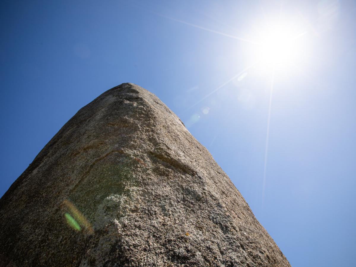 Le Menhir du Champ Dolent | Saint-Malo – Bahía del Mont-Saint-Michel ...