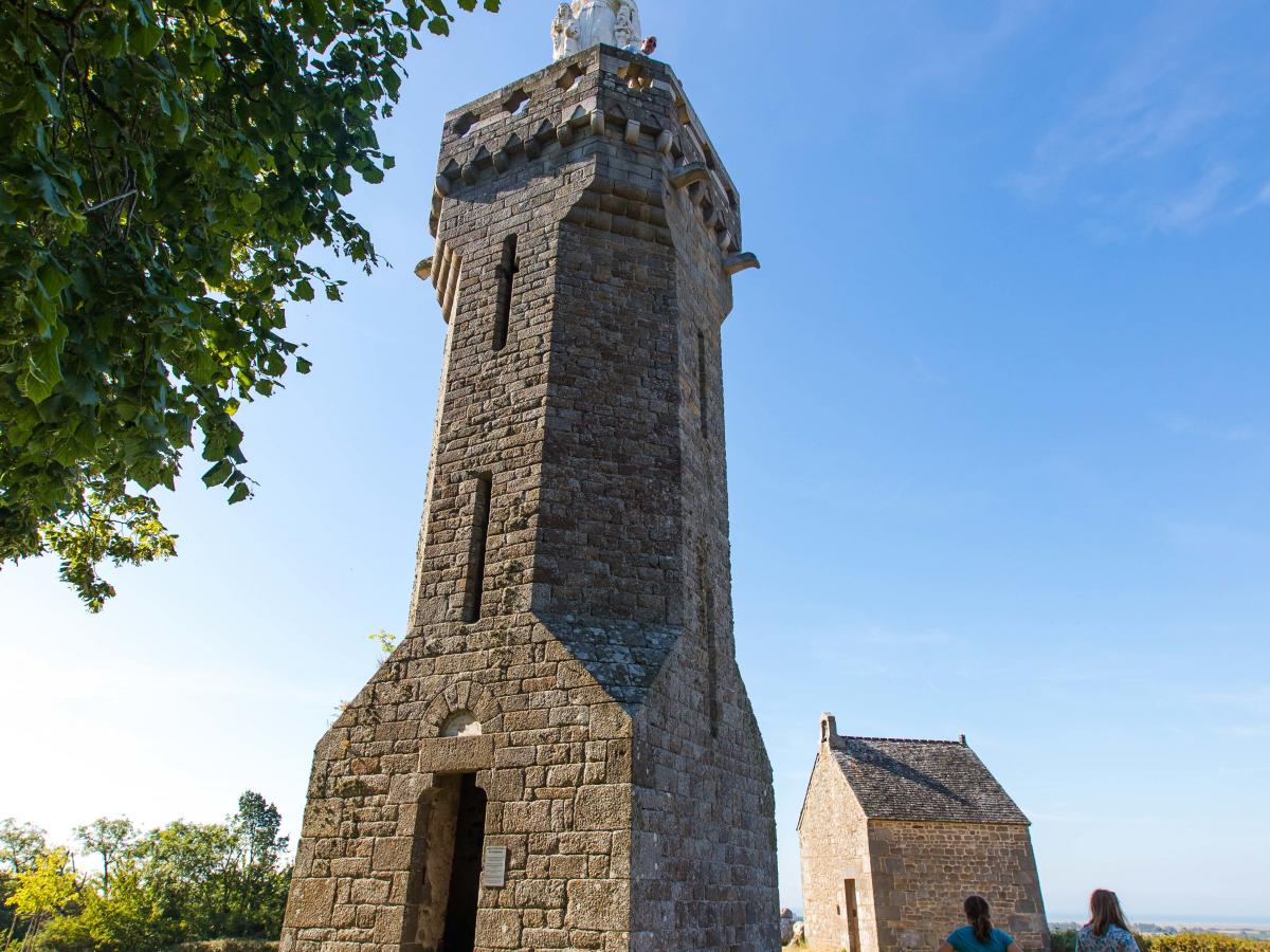 Le siège et les griffes du Diable au Mont Dol | Saint-Malo – Baie du ...