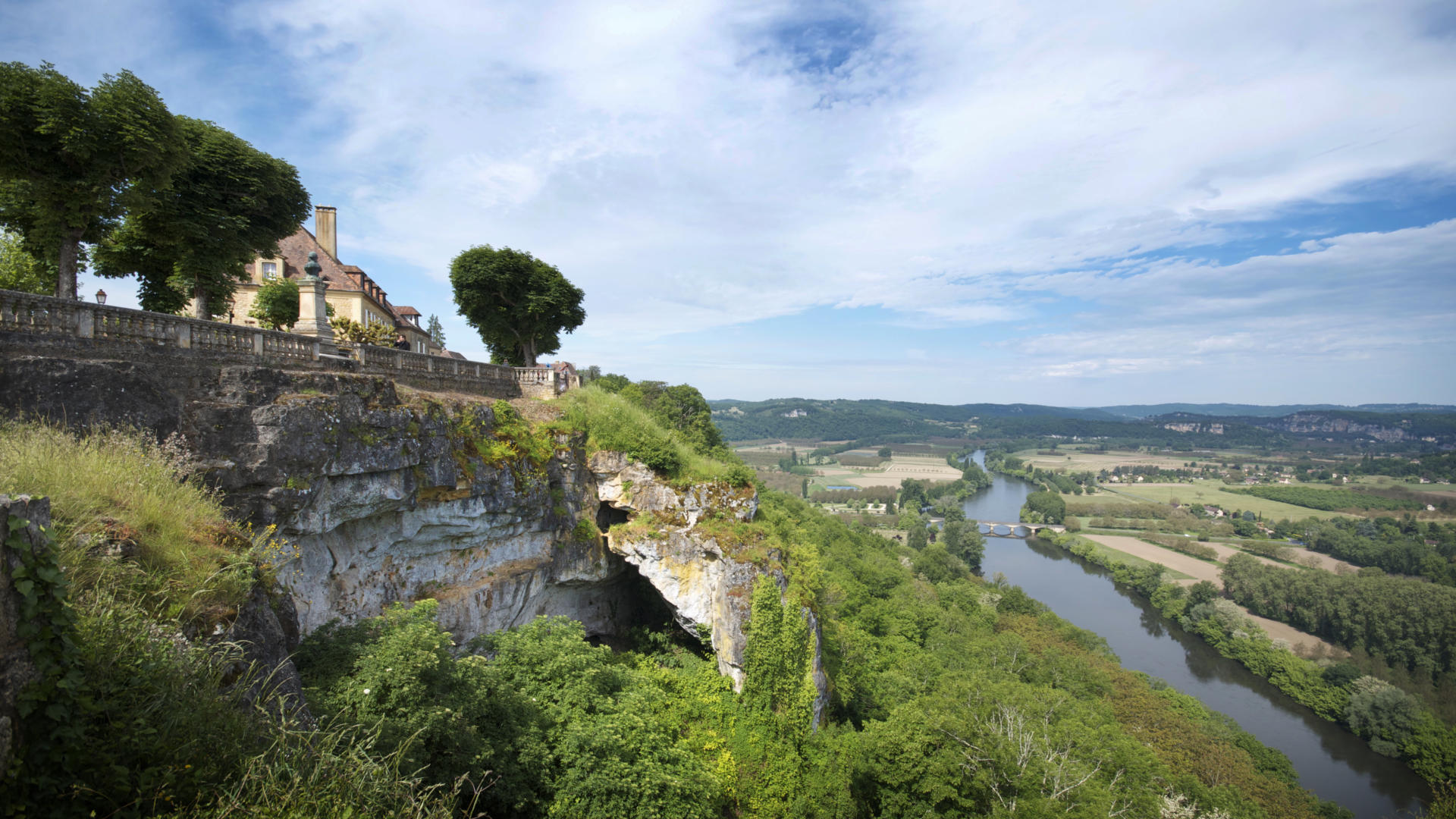 Que voir à Saint-Amand-de-Coly village près de Montignac-Lascaux ...