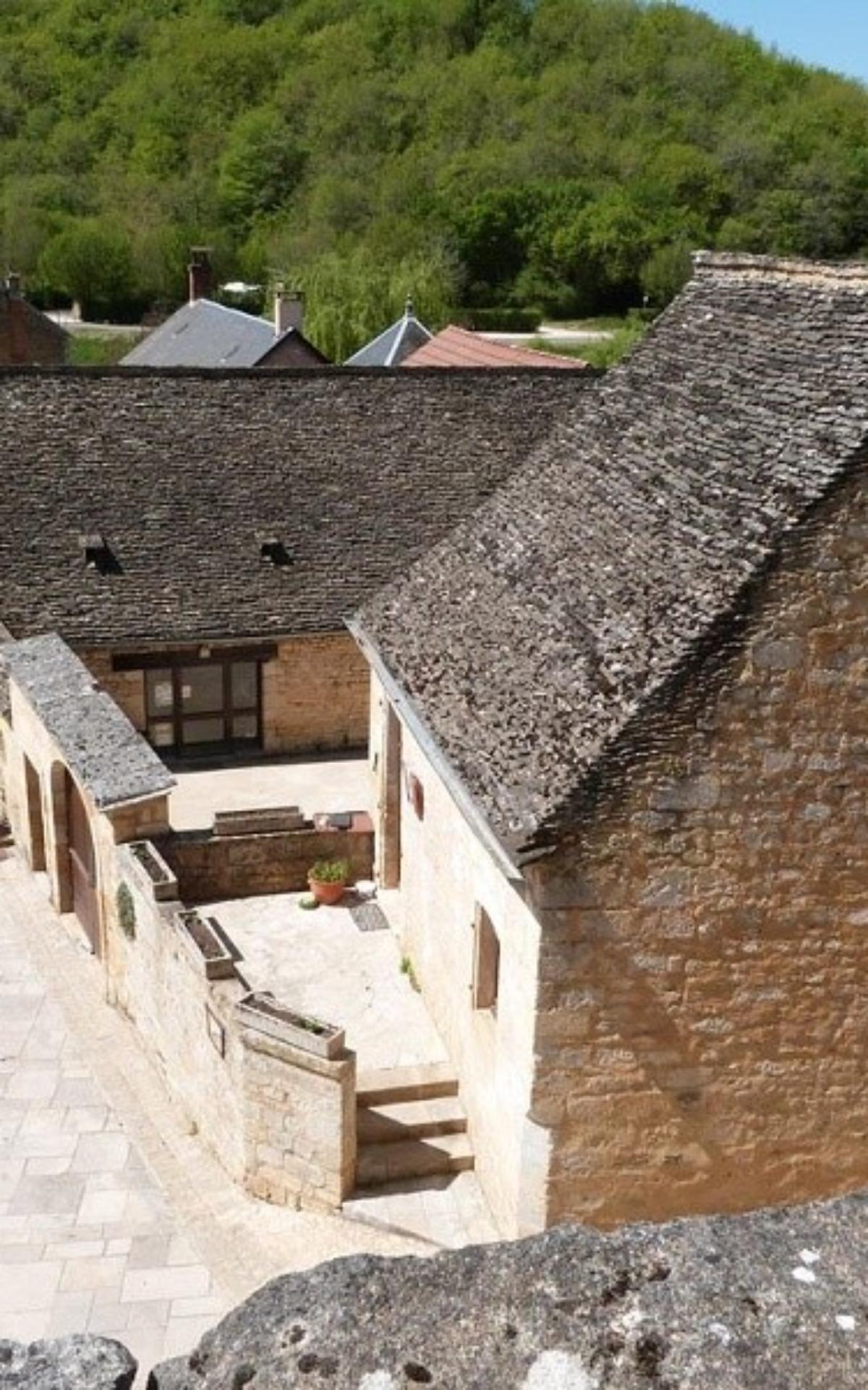 Que voir à Saint-Amand-de-Coly village près de Montignac-Lascaux ...