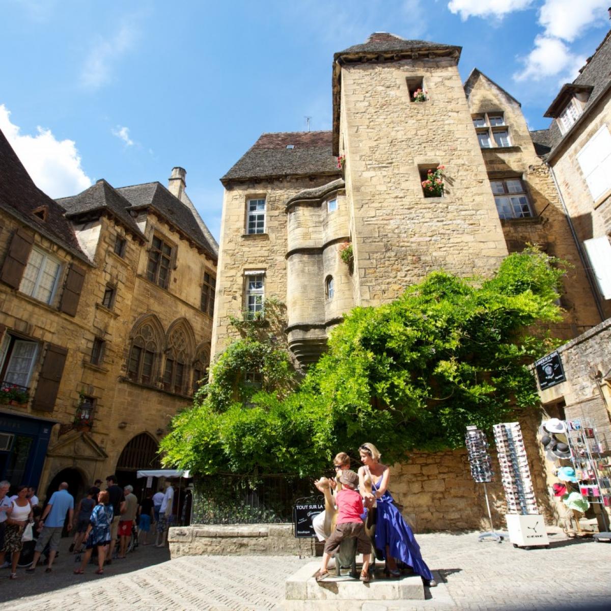 Visiter Sarlat en famille : les visites découvertes incontournables ...
