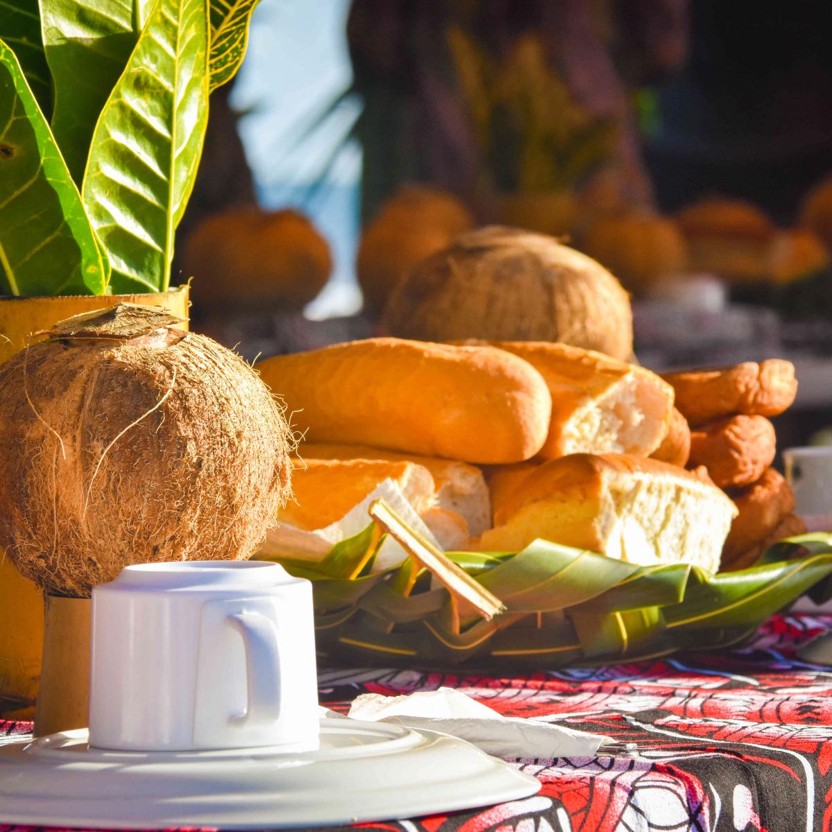 Picnic on a motu | Tahiti Tourisme – Official website of The Islands of ...