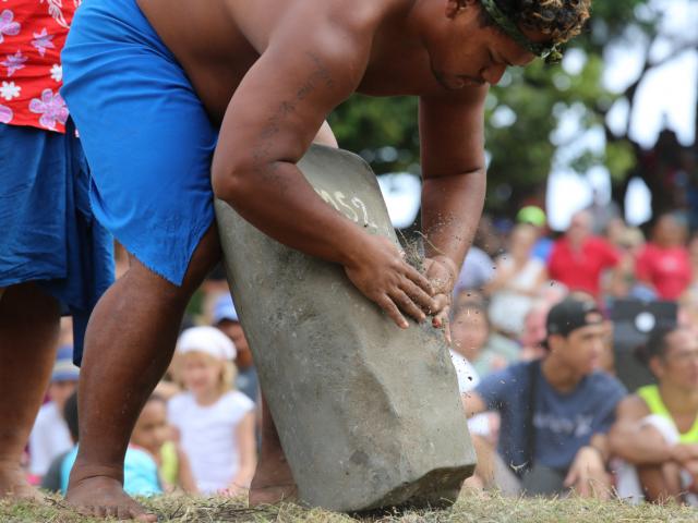 Tuaro ma’ohi, les sports traditionnels polynésiens | Tahiti Tourisme ...
