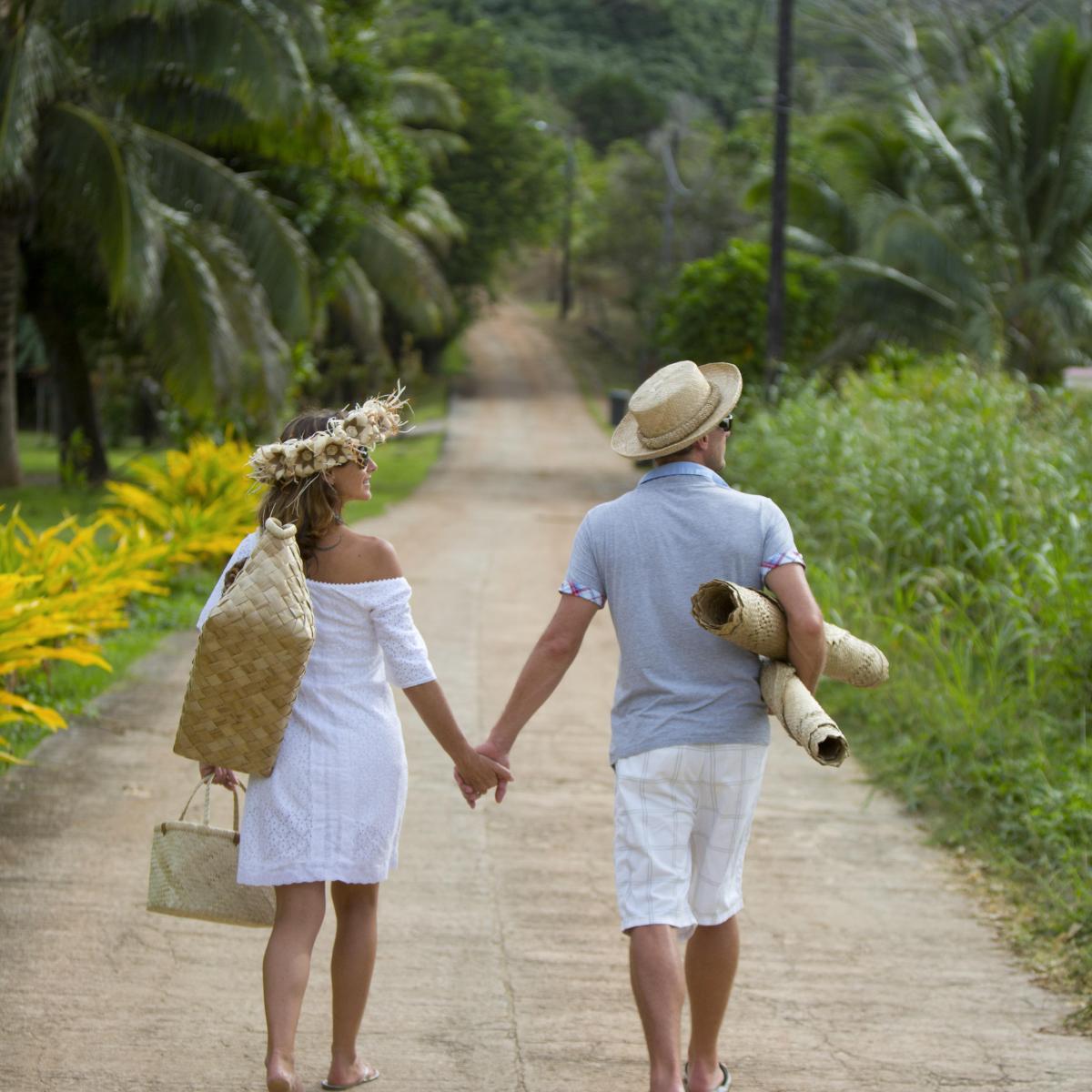 Explorer les multiples grottes de Rurutu | Tahiti Tourisme – Site ...
