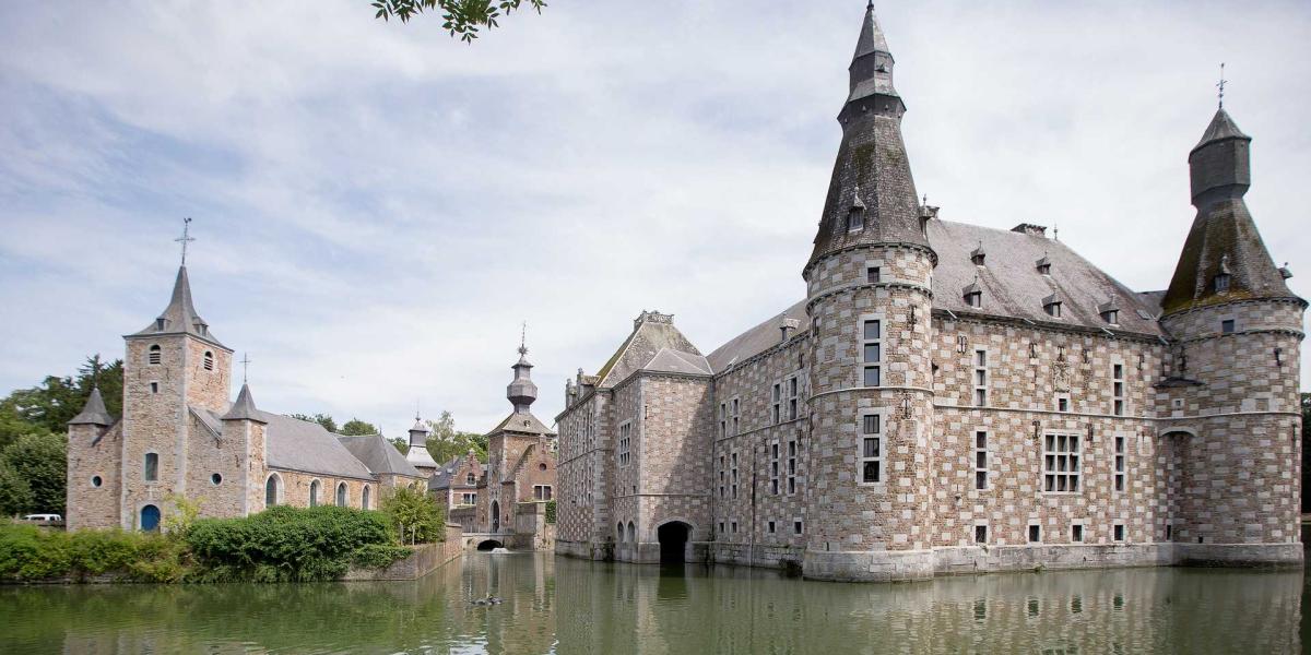 Château de Jehay en zijn geblokte gevel | Toeristische dienst Terres-de ...