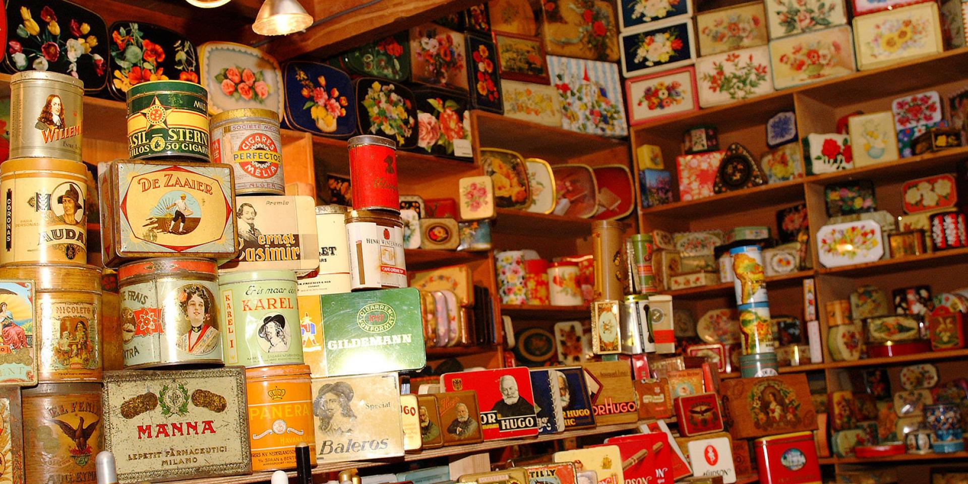 La plus grande collection de boite en fer blanc du monde | Maison du ...