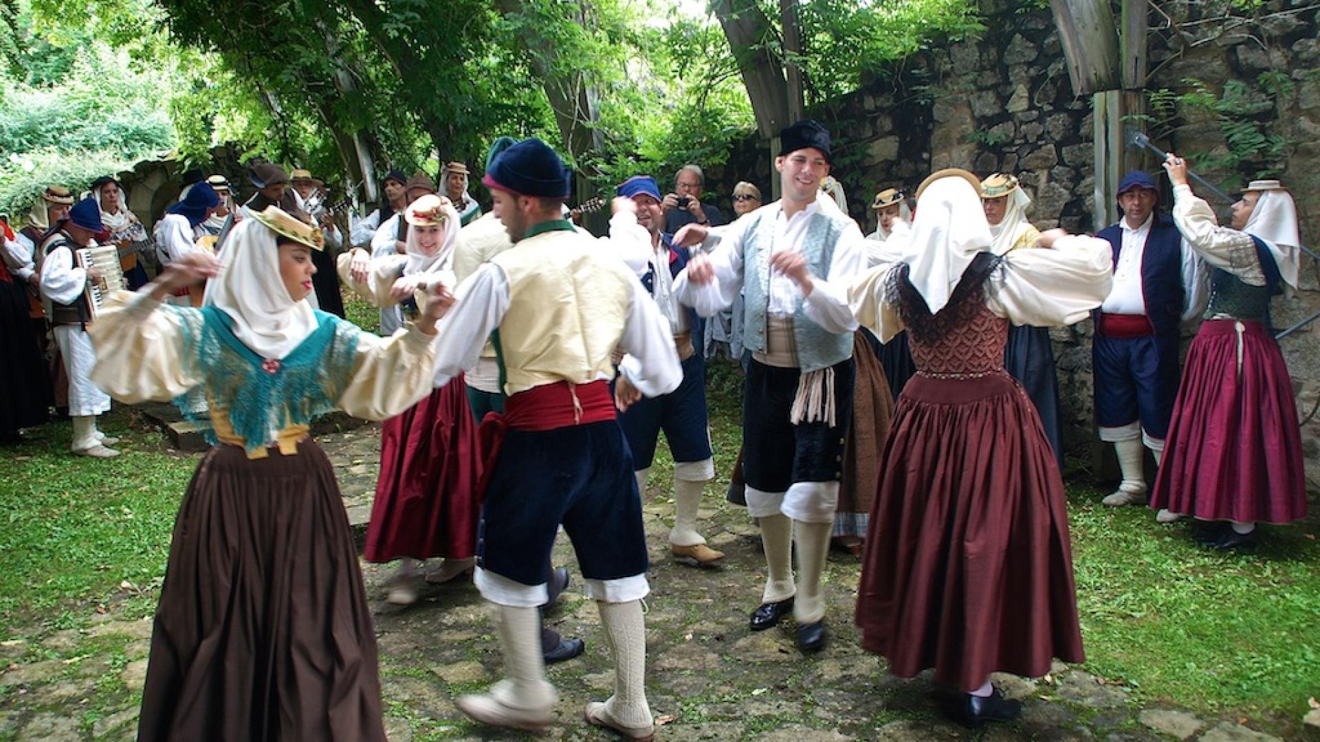 Festival dances, music and voices of the world in Felletin | Tourisme ...